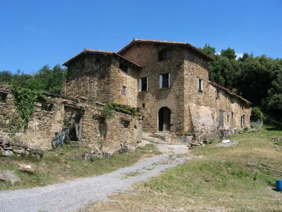 Masia en venta Girona con 25 has de terreno y 750m2 zona tranquila y ... Masia en venta Girona con 25 has de terreno y 750m2 zona tranquila y ...