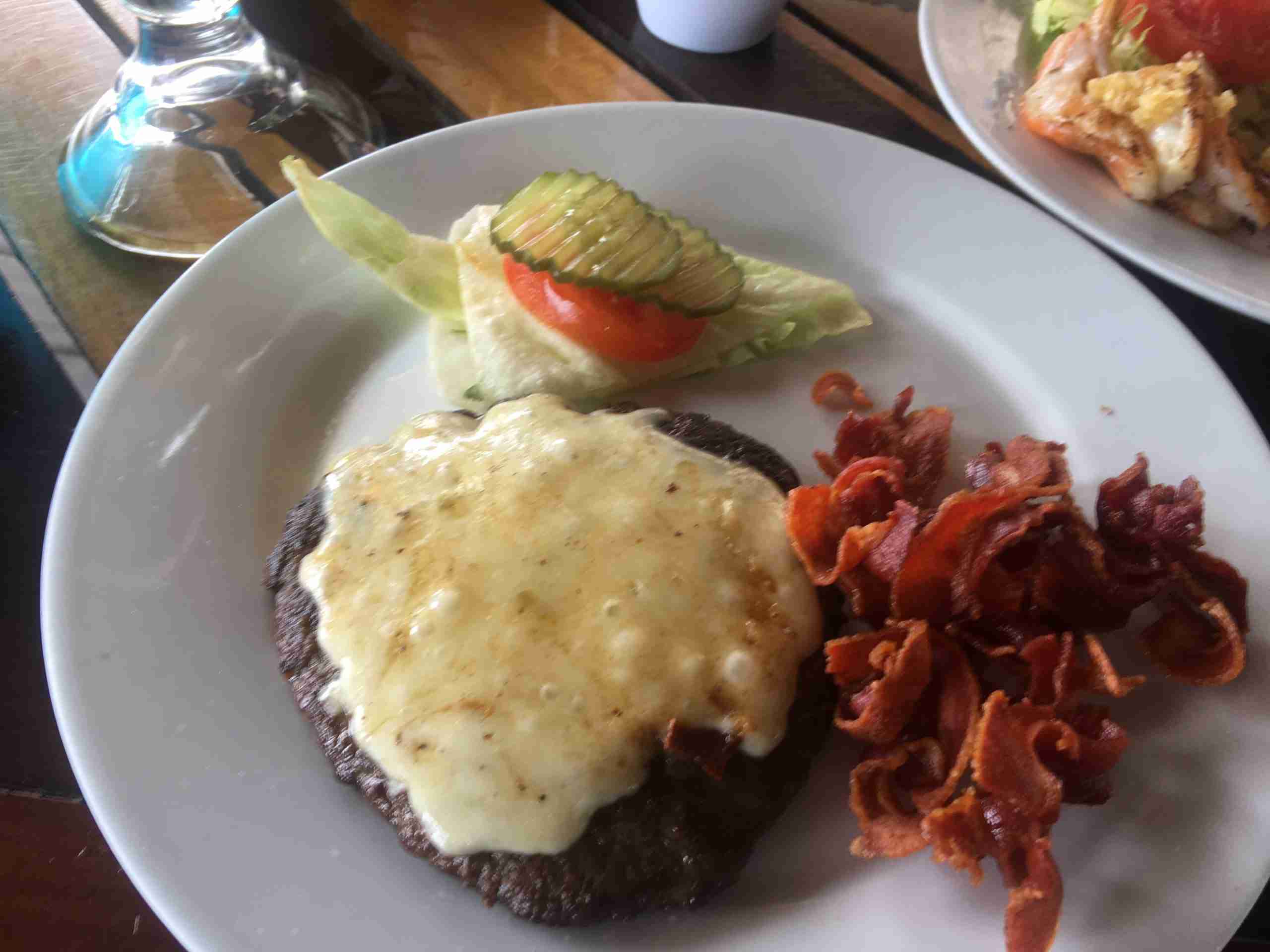 What Makes a Good Restaurant Server? - 6TopCharlie