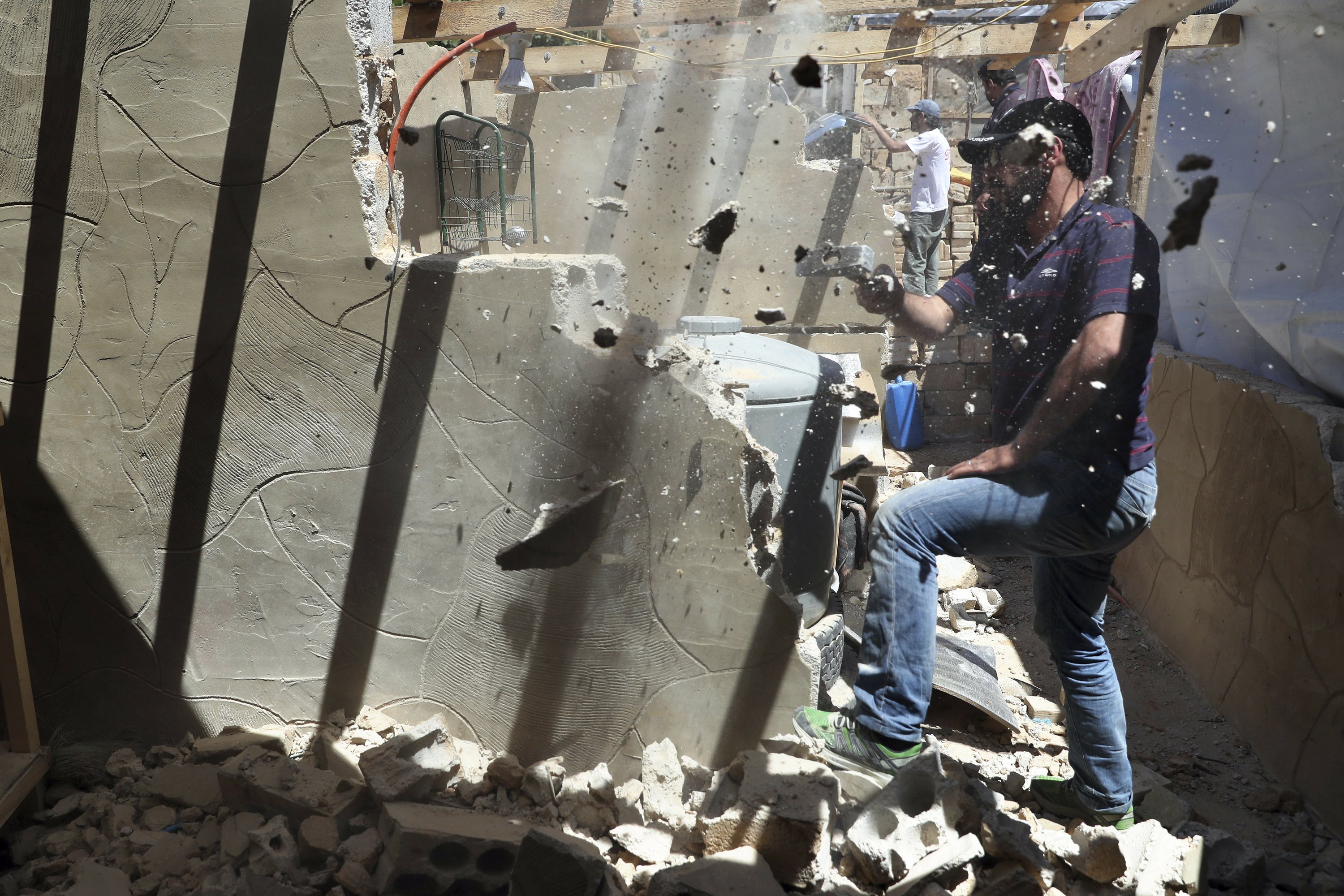 Lebanon forces Syrian refugees to tear down walls | AP News