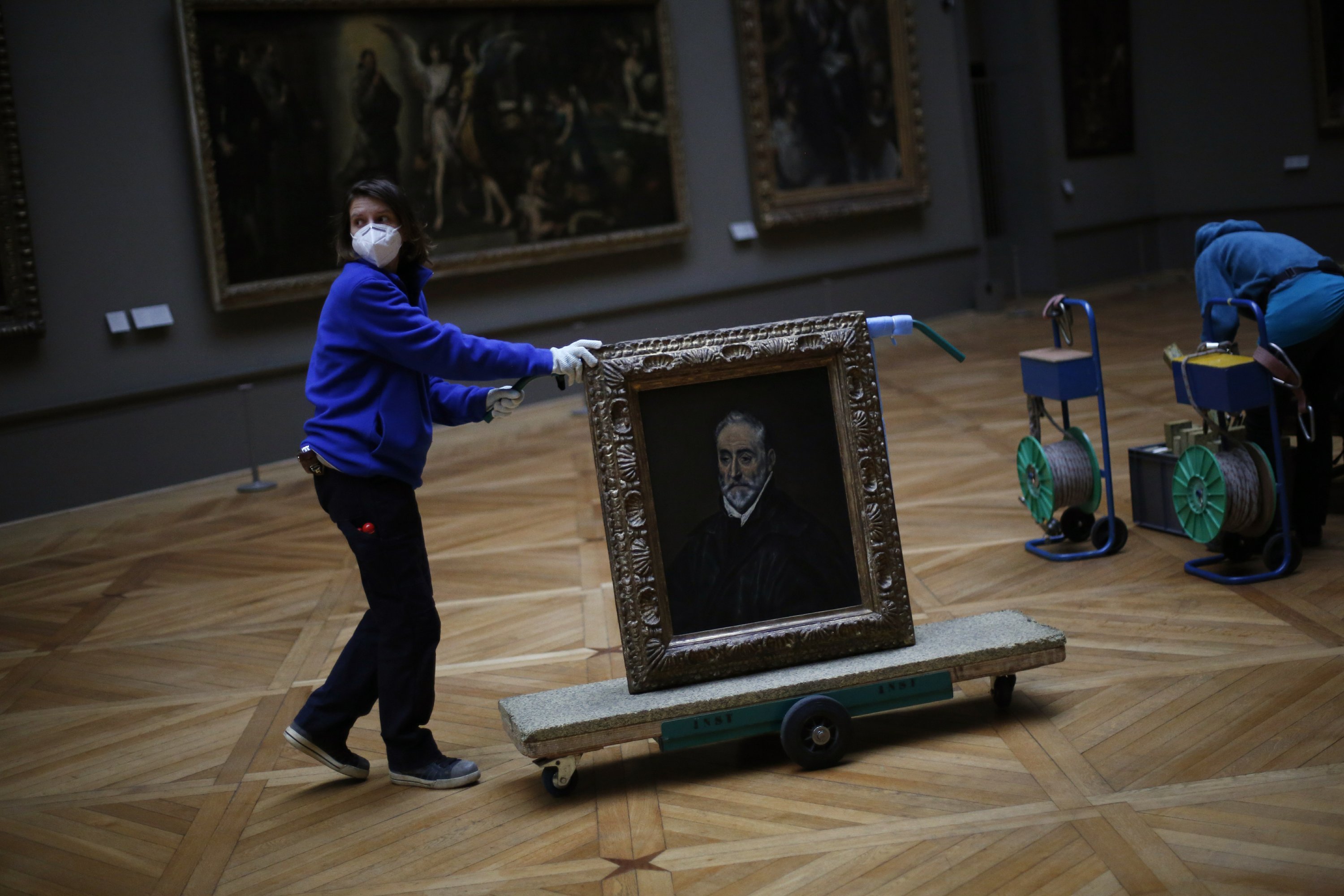 With no crowds, Louvre gets rare chance to refurbish | AP News