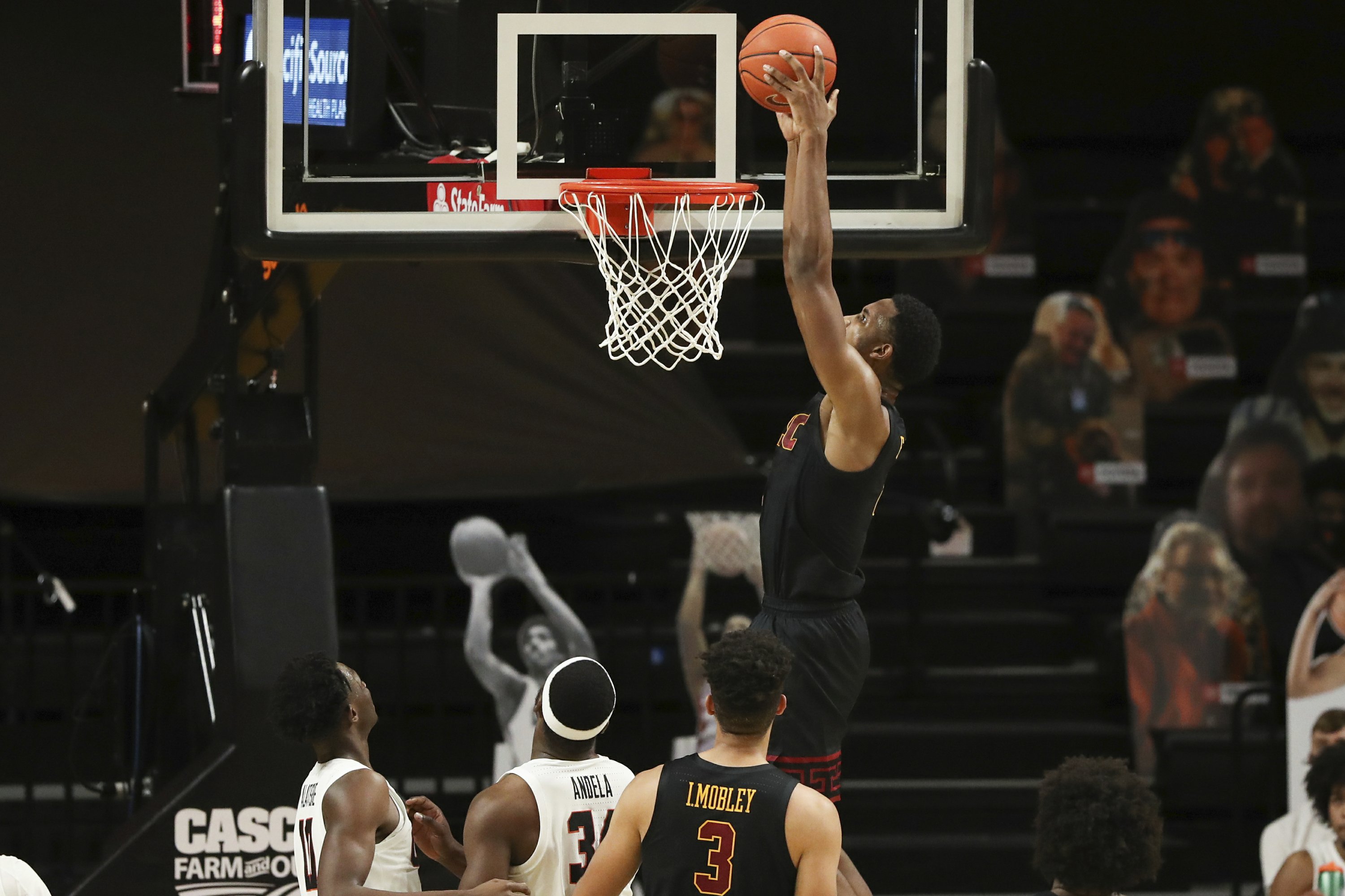 Oregon State ends USC's 6-game win streak with a 58-56 win | AP News
