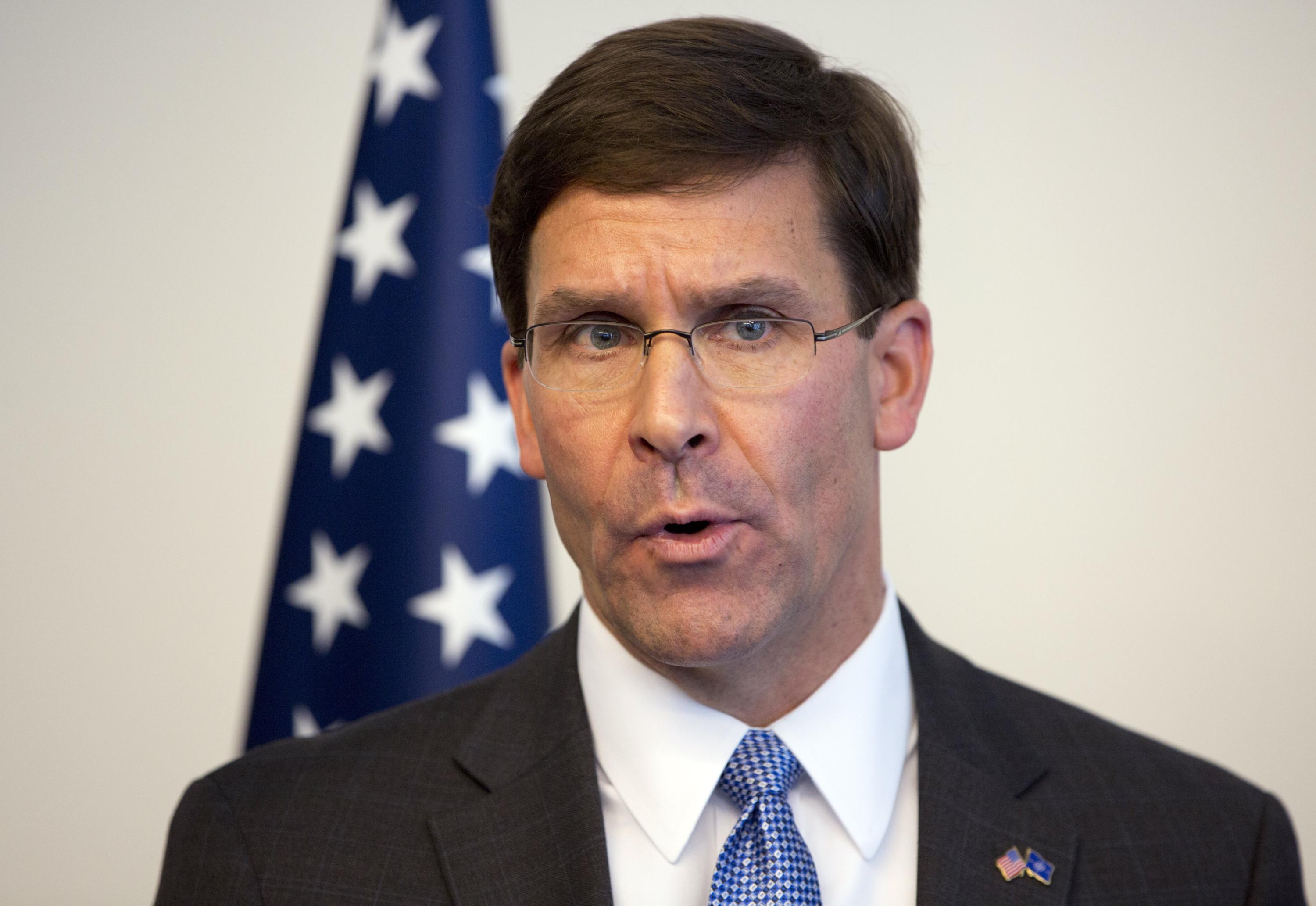 Mark Esper retira demanda contra Departamento de Defensa | AP News