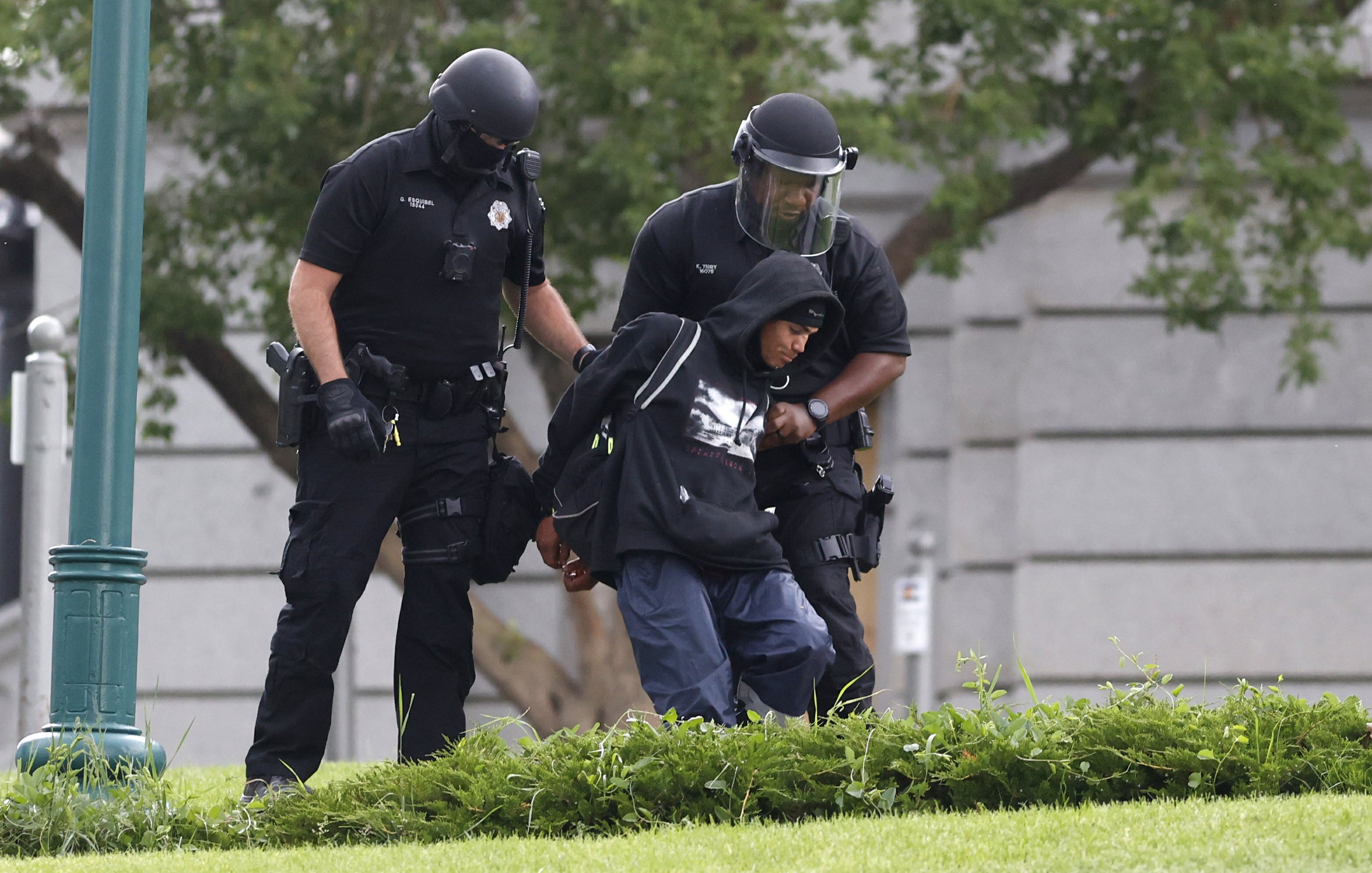 Denver protest devolves into 2nd night of confrontation | AP News