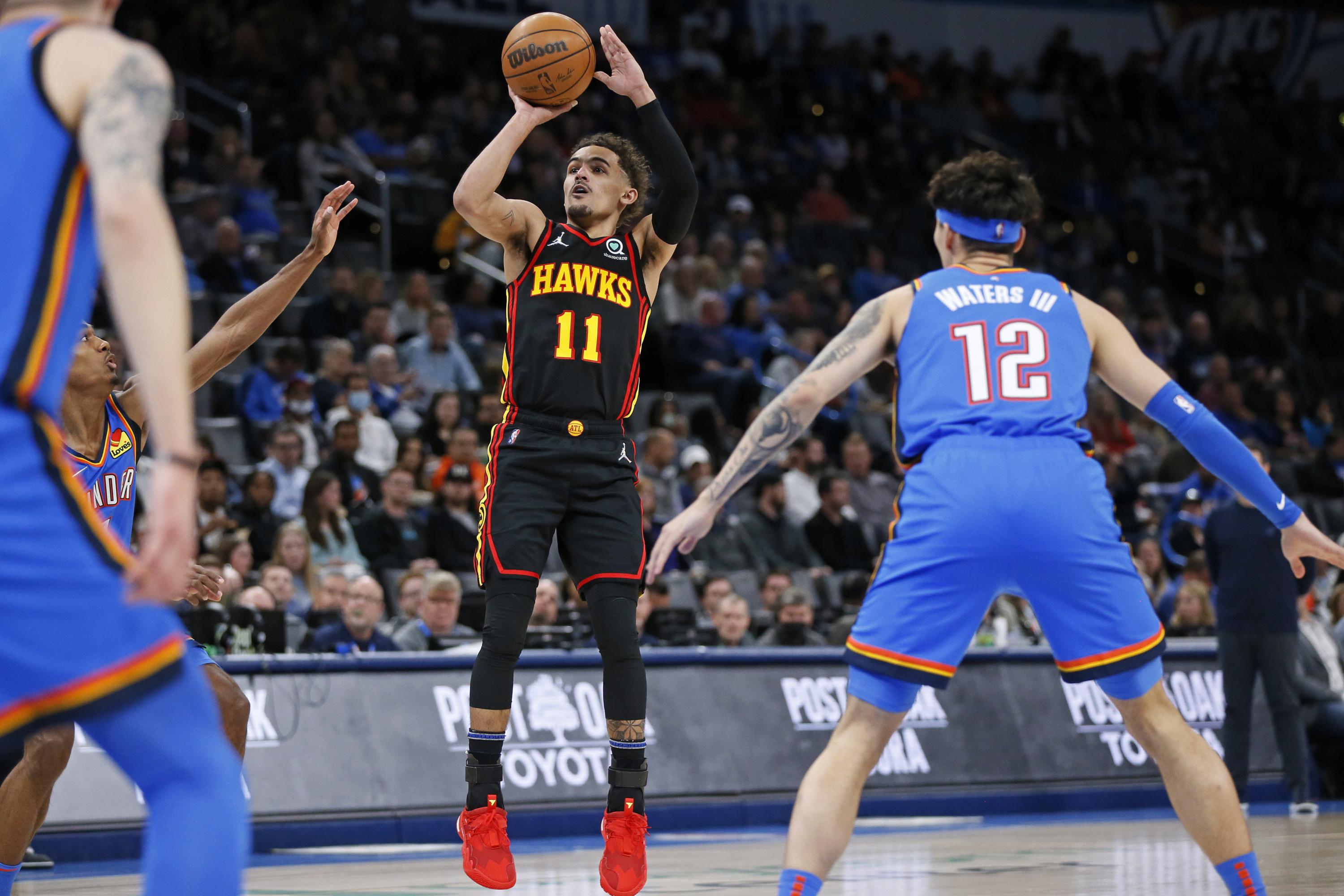 Hawks gana y se consolida en el décimo puesto del Este | AP News