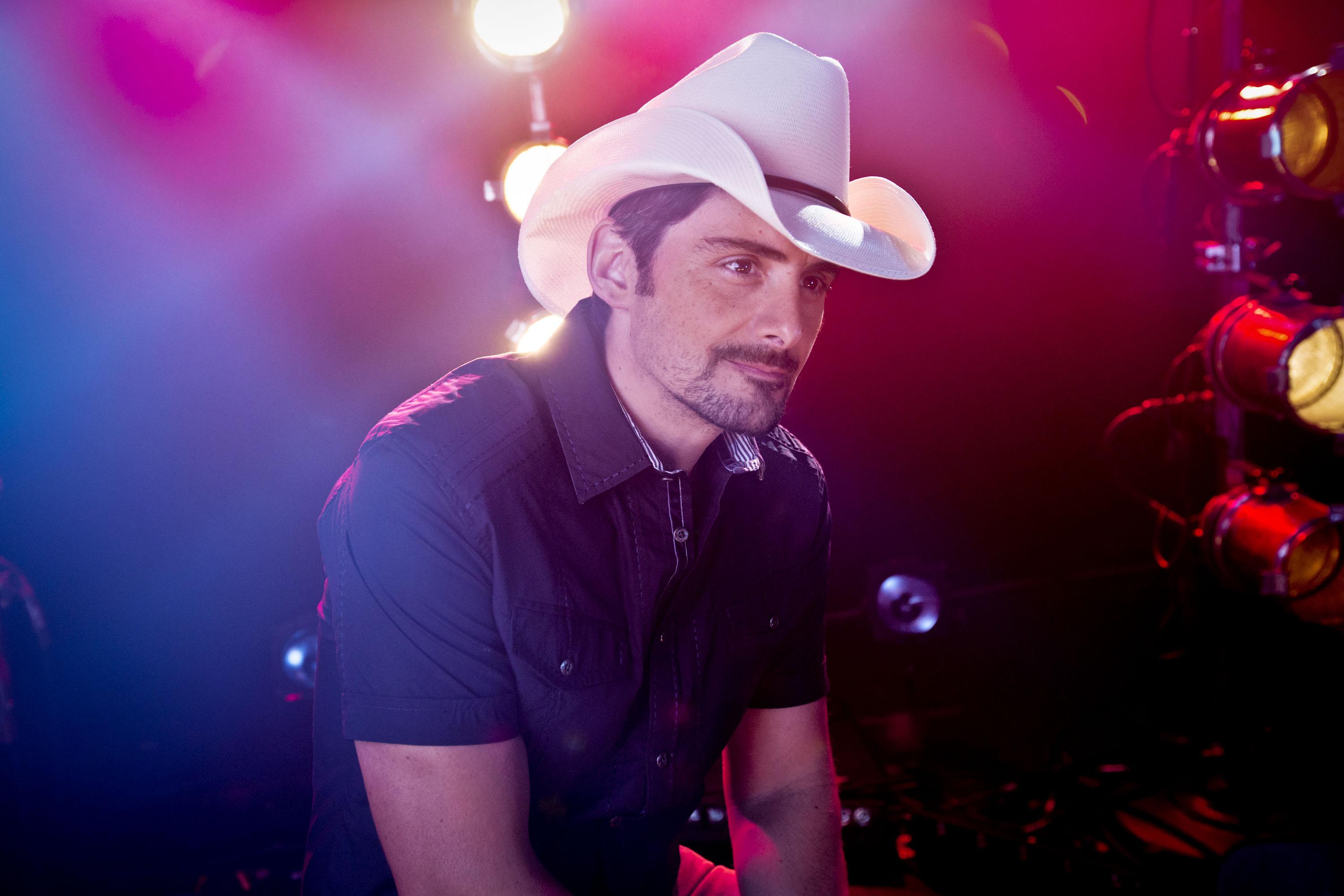 Brad Paisley turns up the fun on latest album | AP News