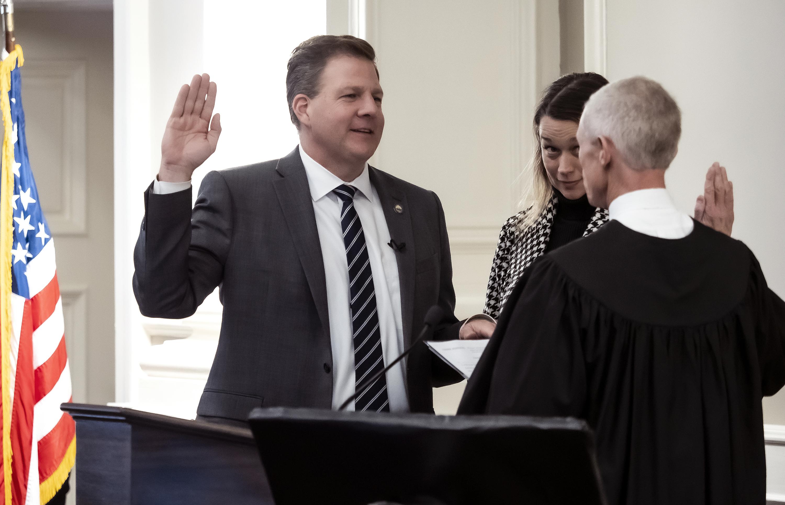 Confident Sununu calls for cooperation, local control | AP News
