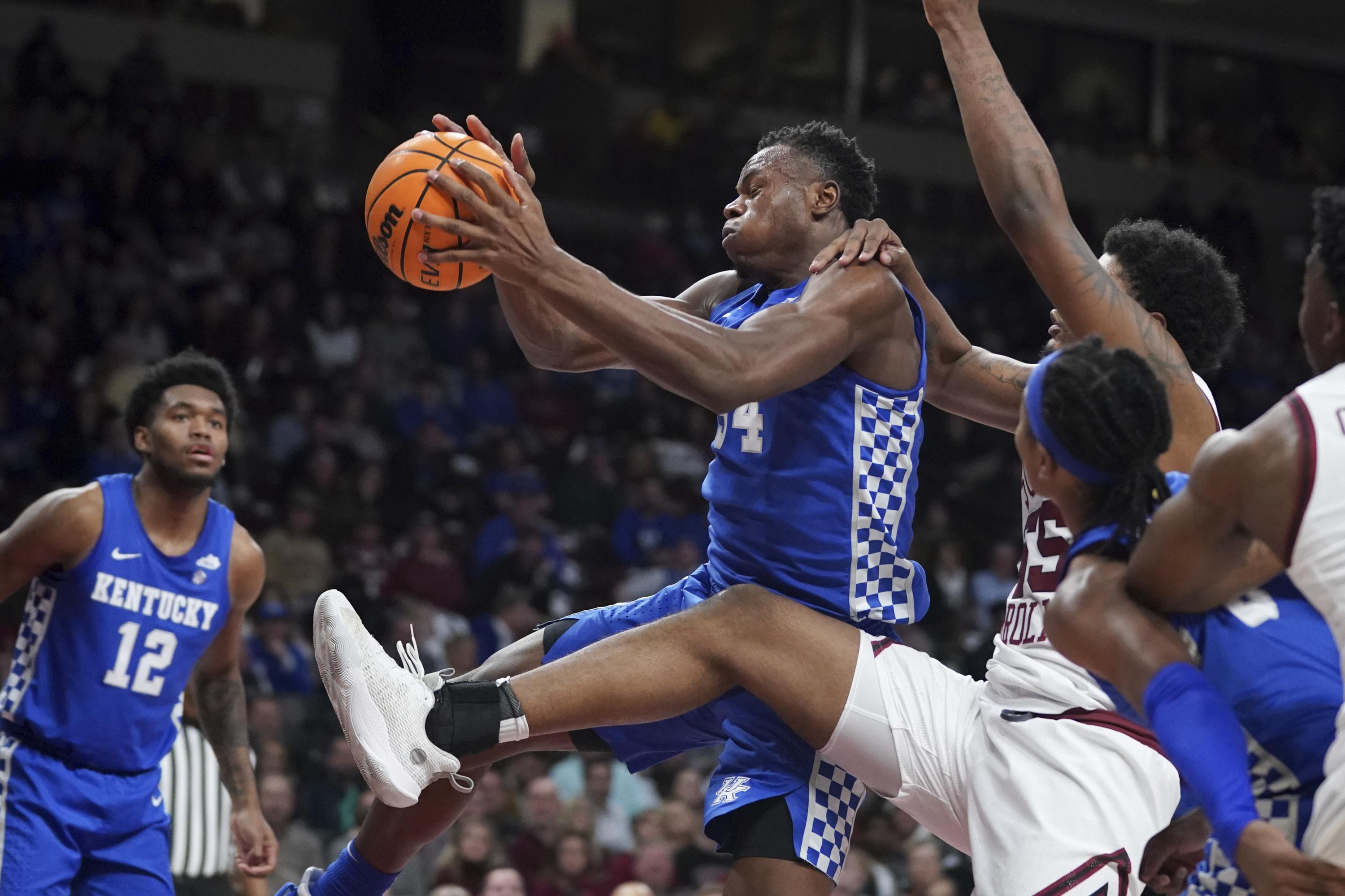 No. 5 Kentucky, Florida ride win streaks into SEC clash | AP News
