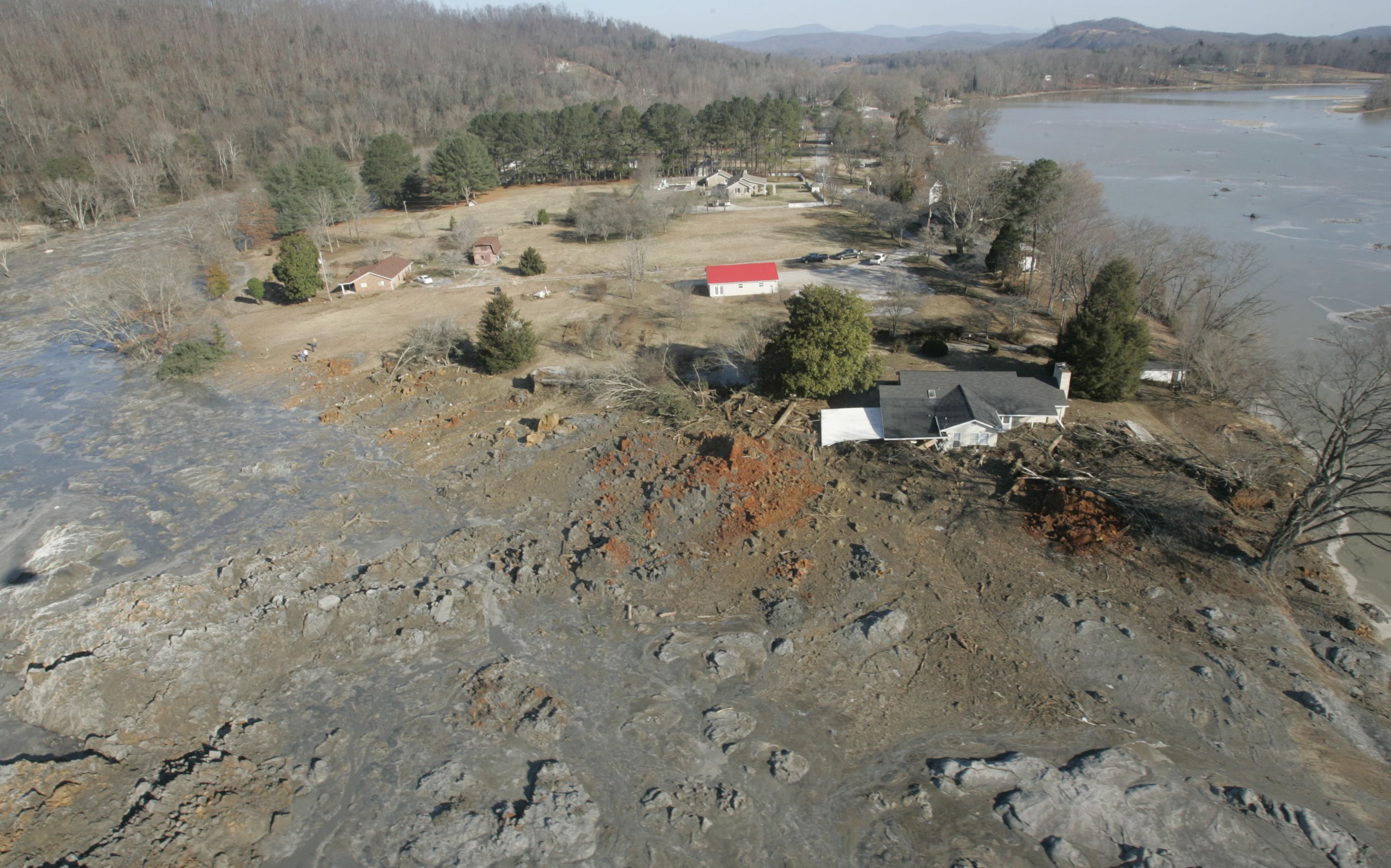 Contractor says it has settled lawsuit with sick and dying coal ash ...