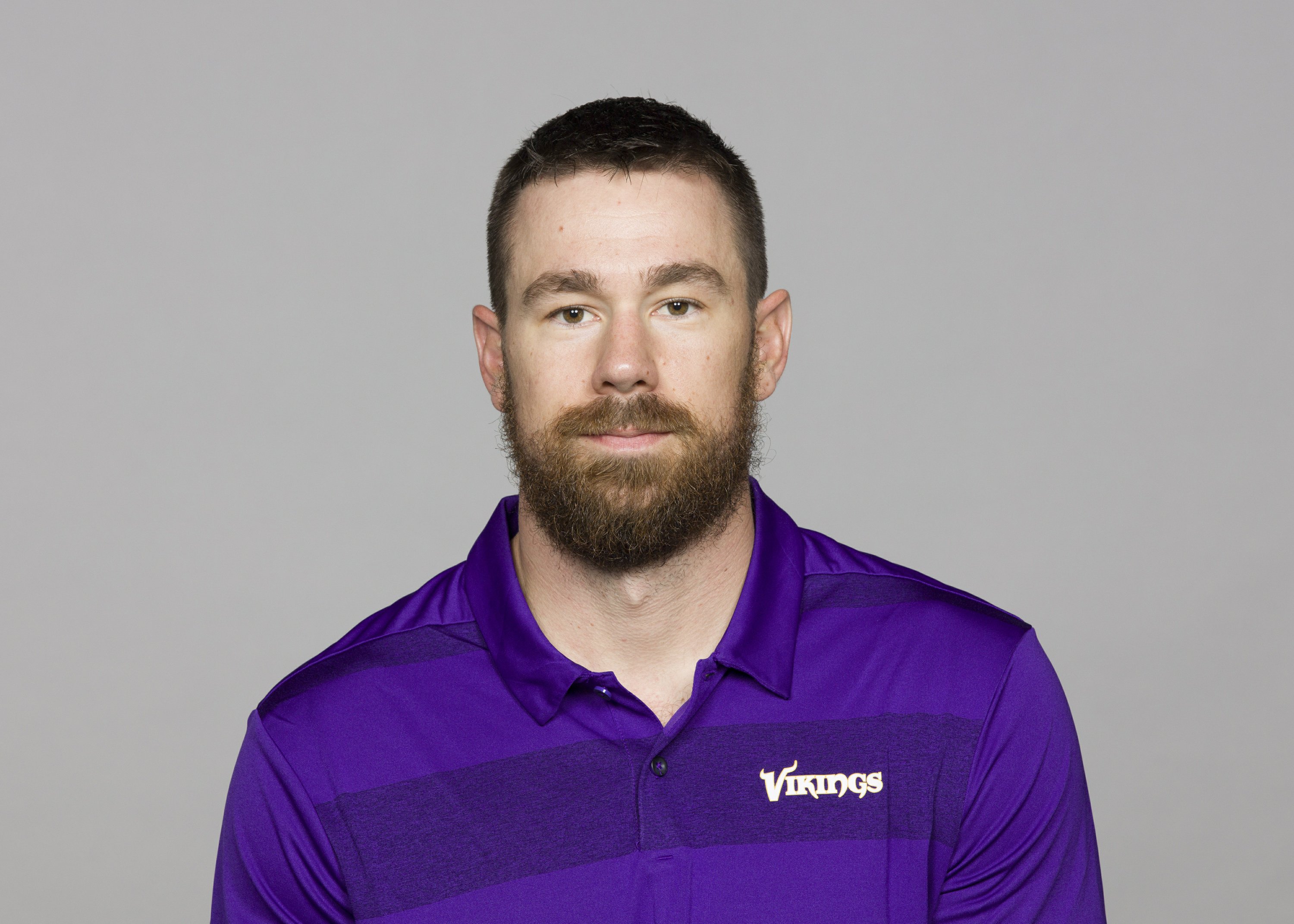 Klint Kubiak moves up to Vikings OC after dad's retirement | AP News