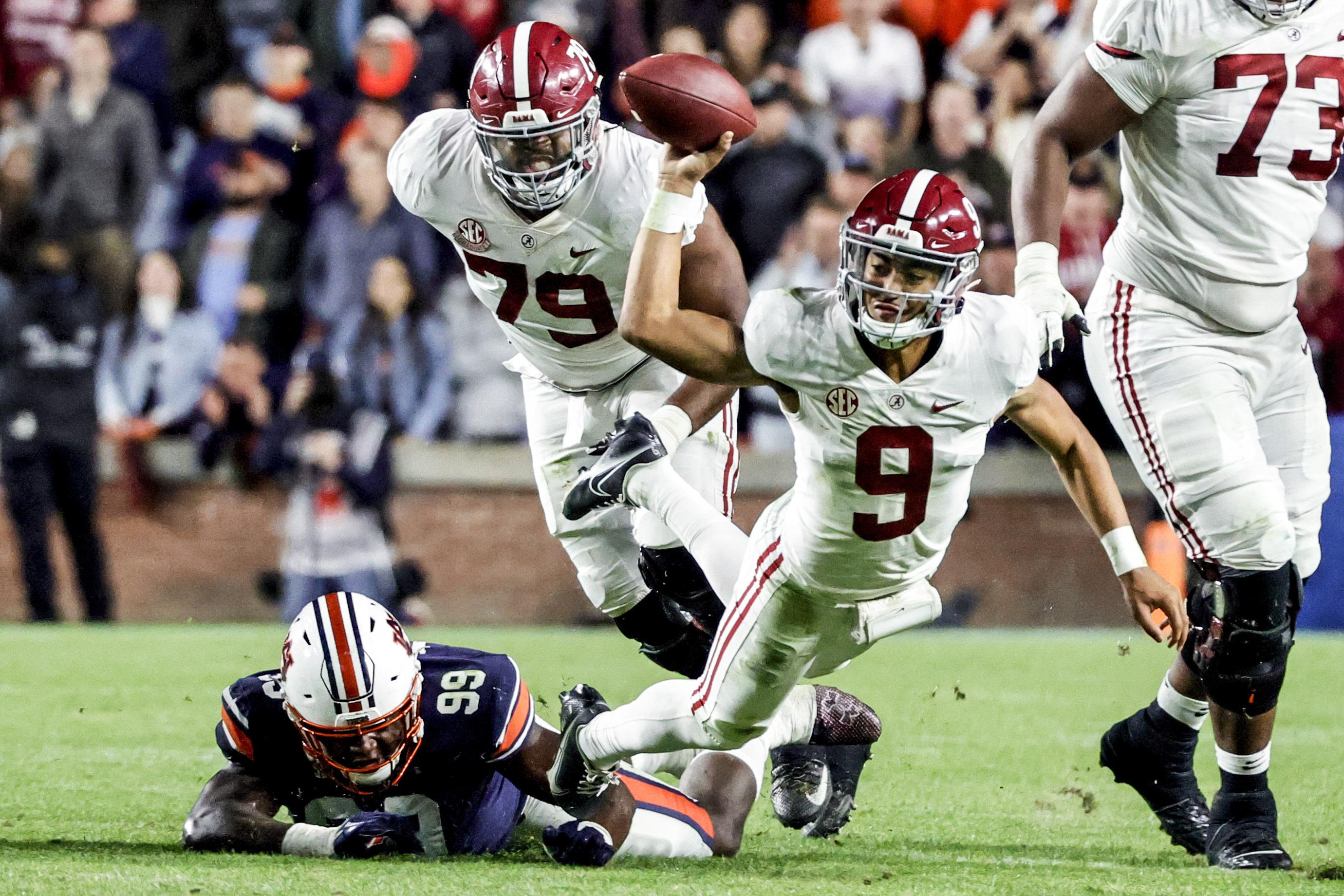 No. 3 Alabama rallies late, survives 4 OTs to beat Auburn | AP News