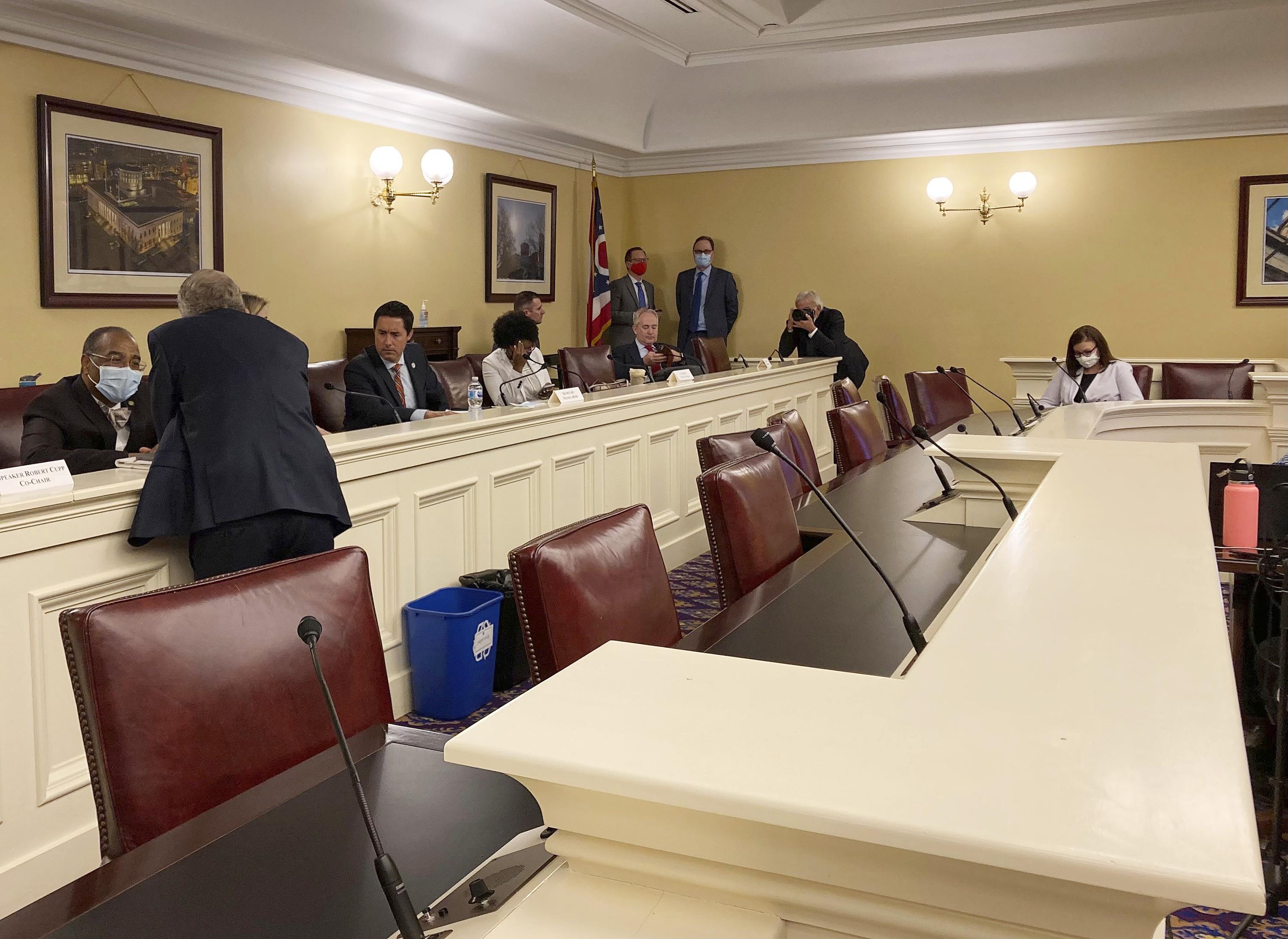 Ohio redistricting panel OKs 4-year plan along party lines | AP News