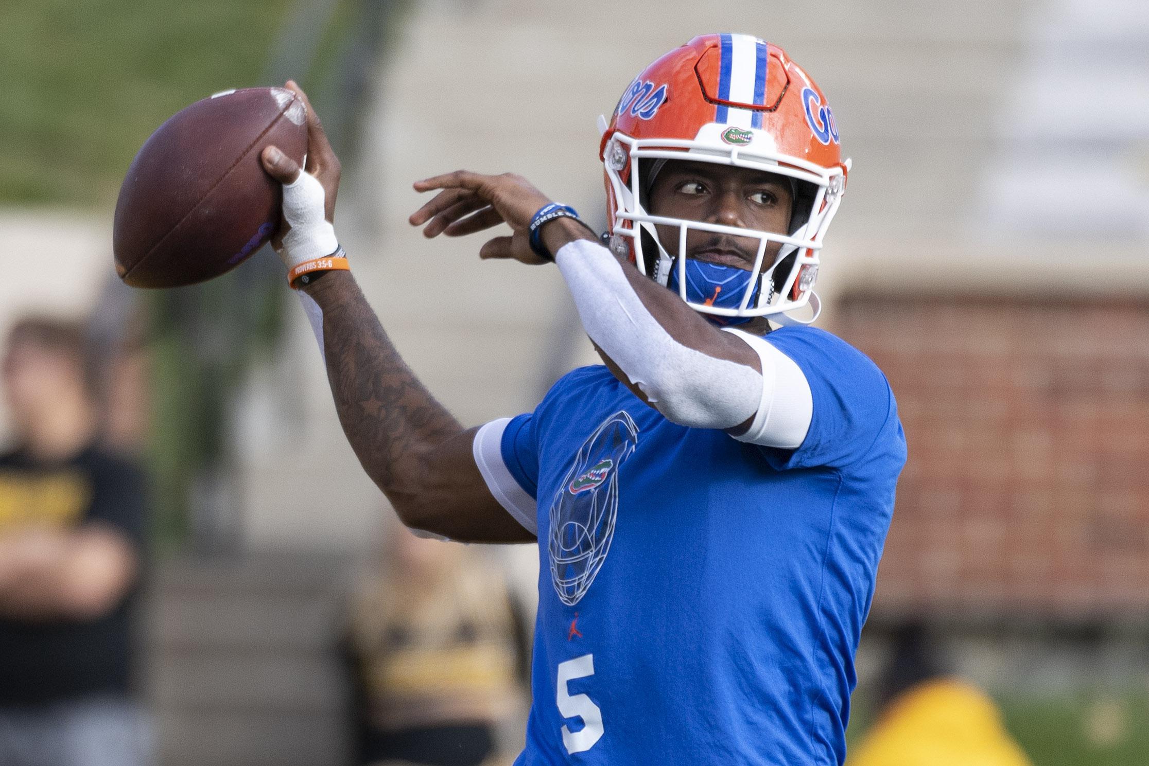 Florida QB Emory Jones transferring after 2 spring practices | AP News