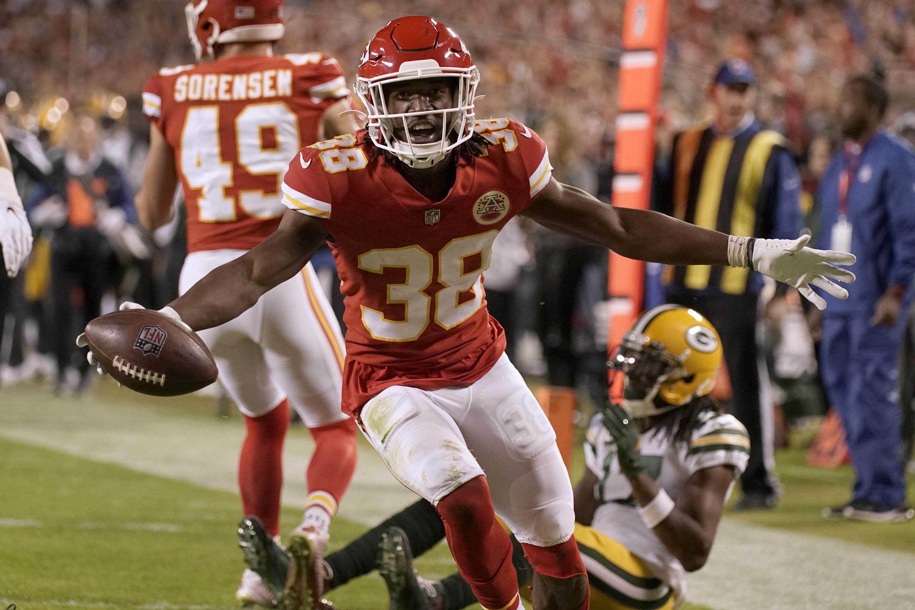 With offense sputtering, Chiefs defense rises to occasion | AP News