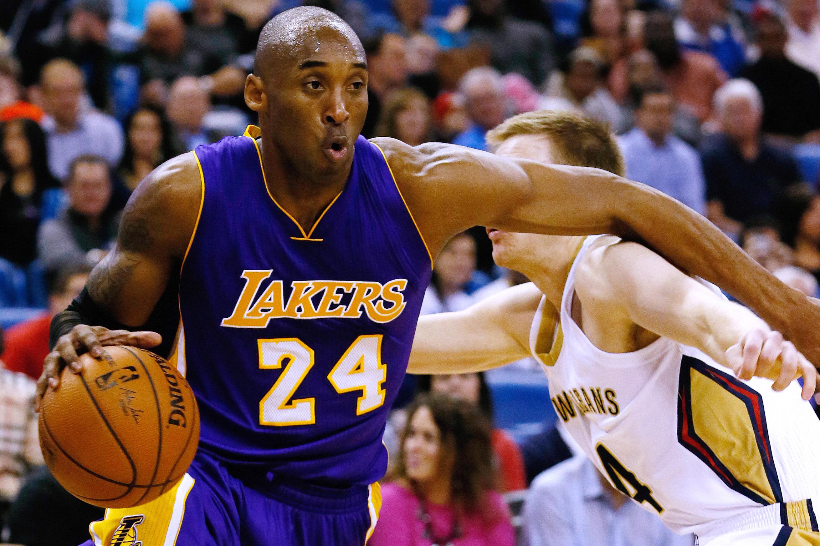 Lakers say Kobe Bryant has torn rotator cuff | AP News
