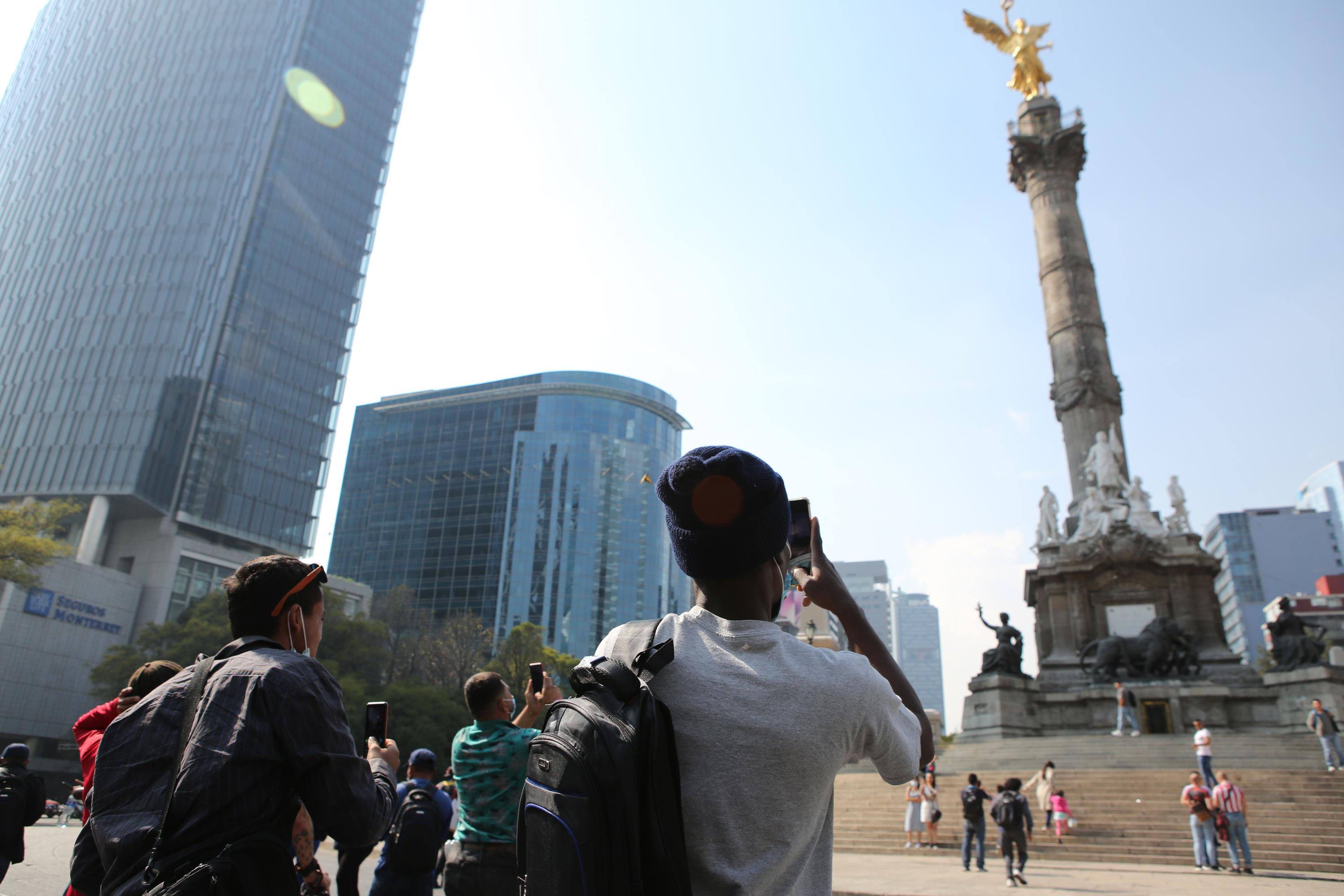 Migrants rally in Mexico City to mark immigration day | AP News