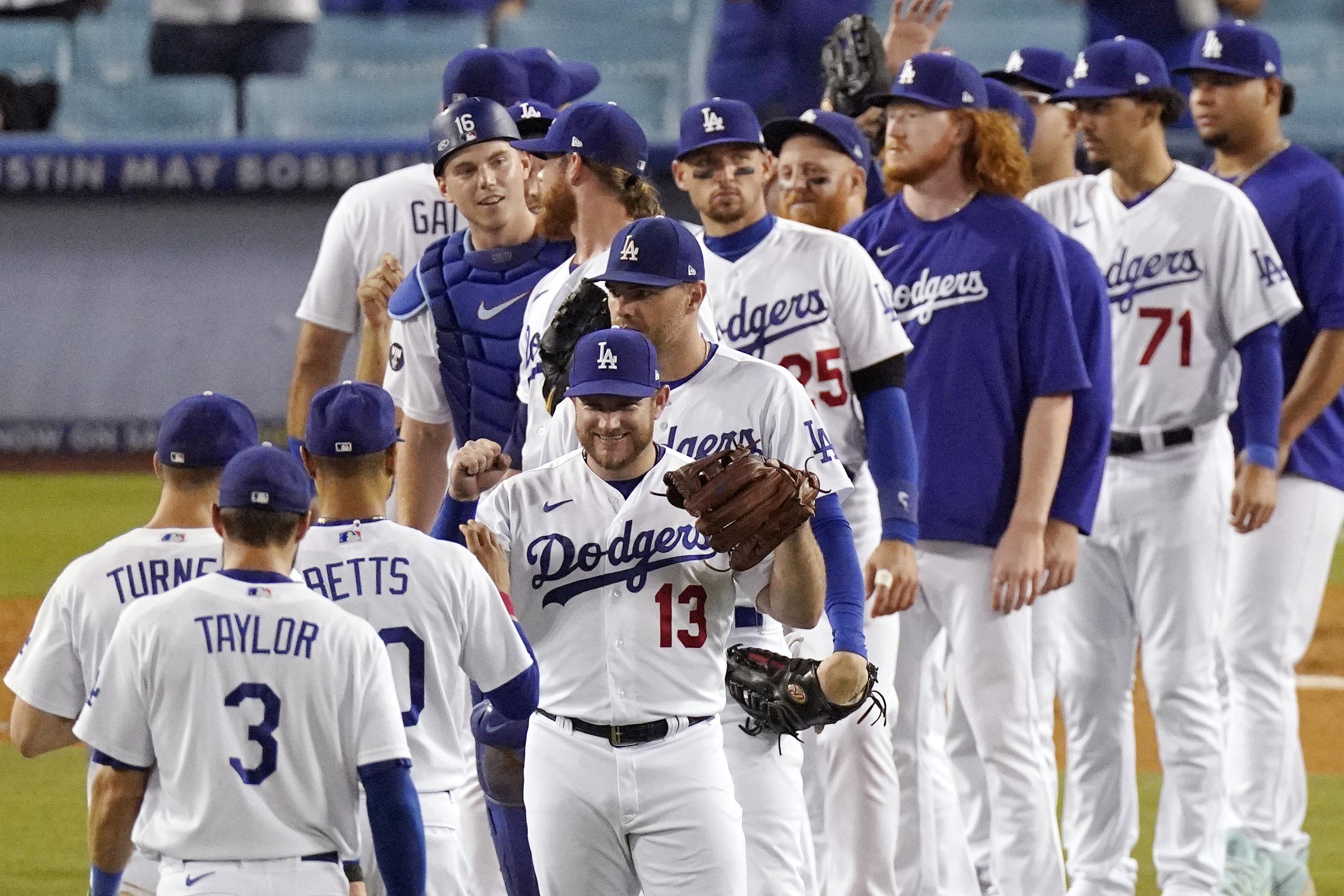 Dodgers outslug Giants 6-3, Muncy homers twice | AP News