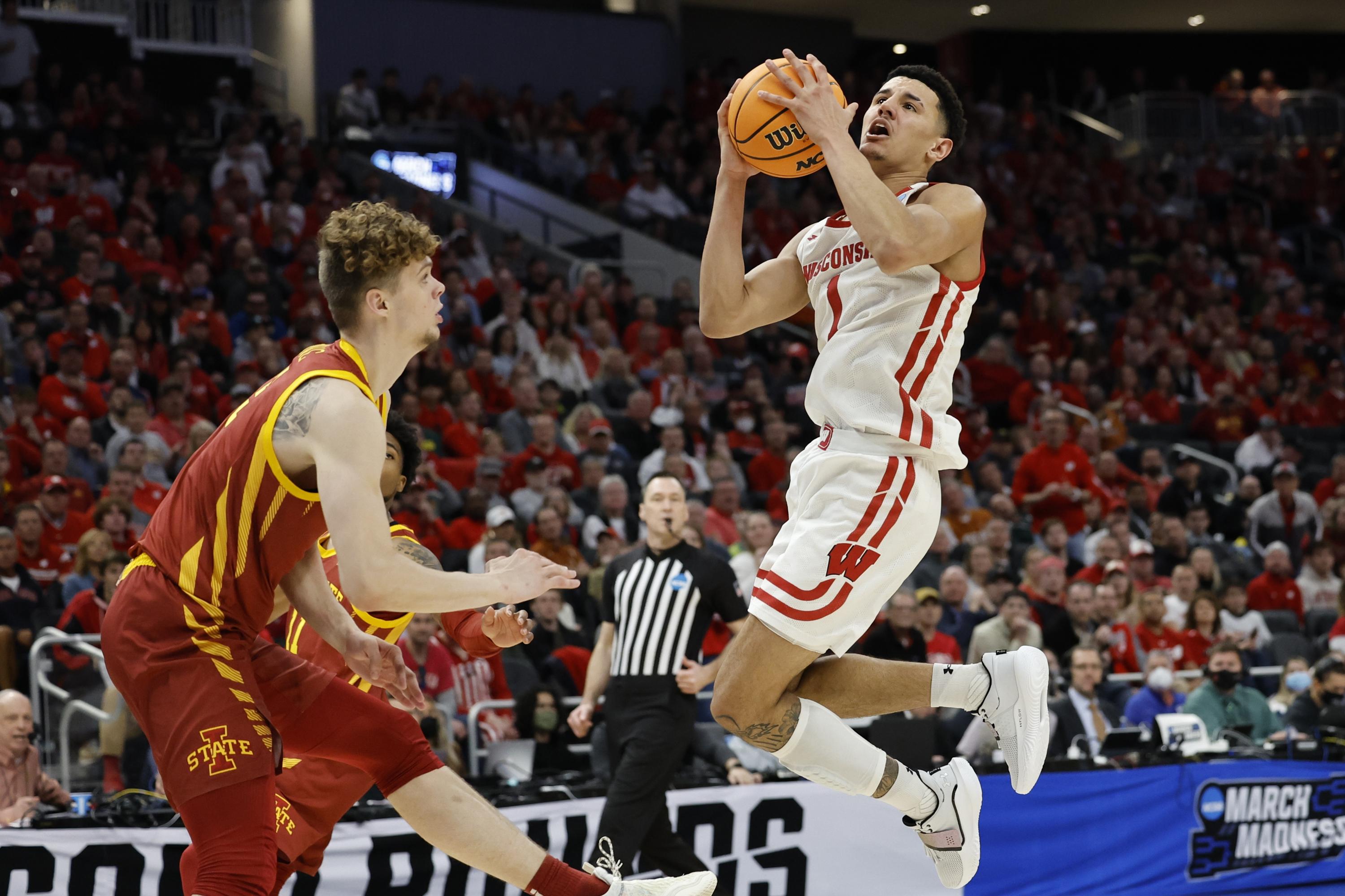 Wisconsin's Davis says he's entering NBA draft, hiring agent | AP News