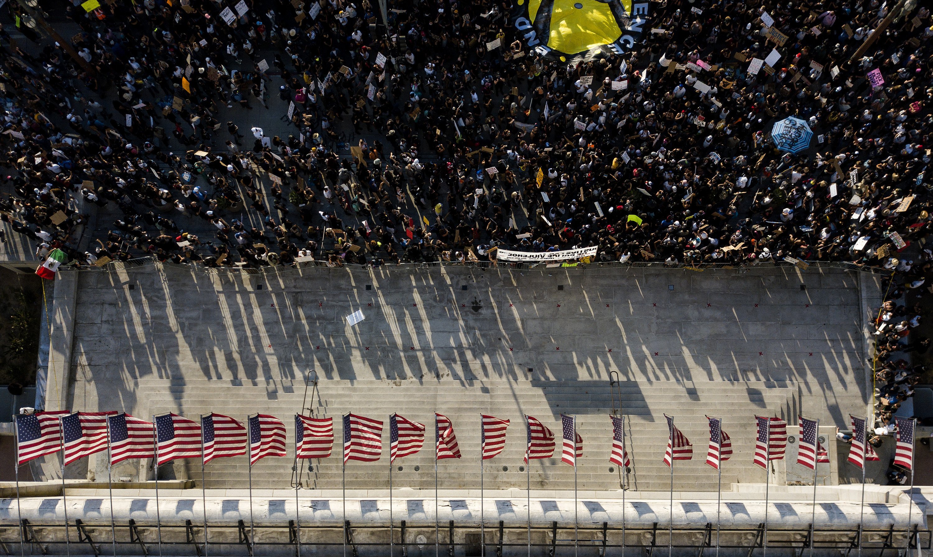 Protest crowds a challenge for tracking virus infections | AP News