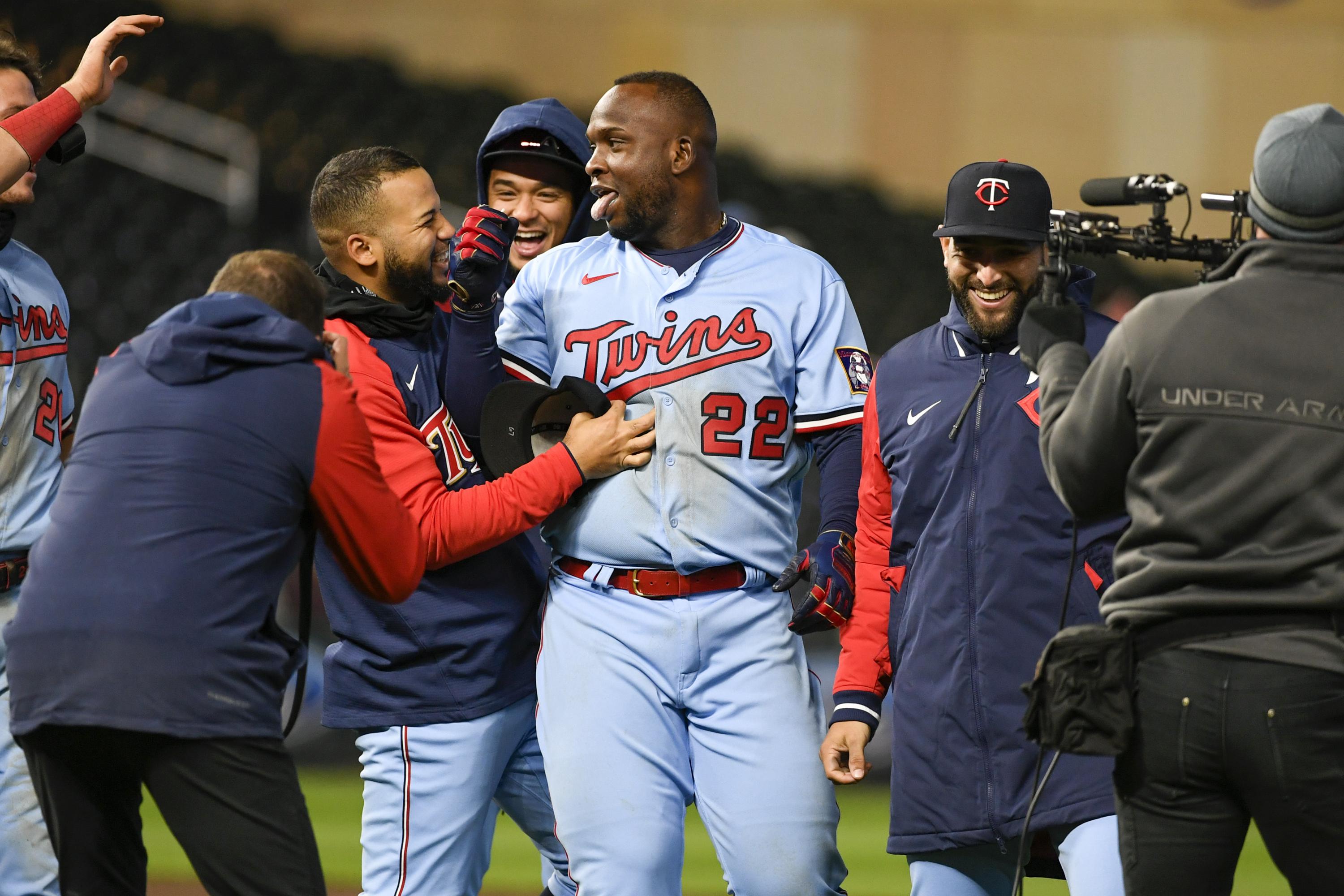 Tigers throw it away: Wild toss in 9th gives Twins crazy win | AP News
