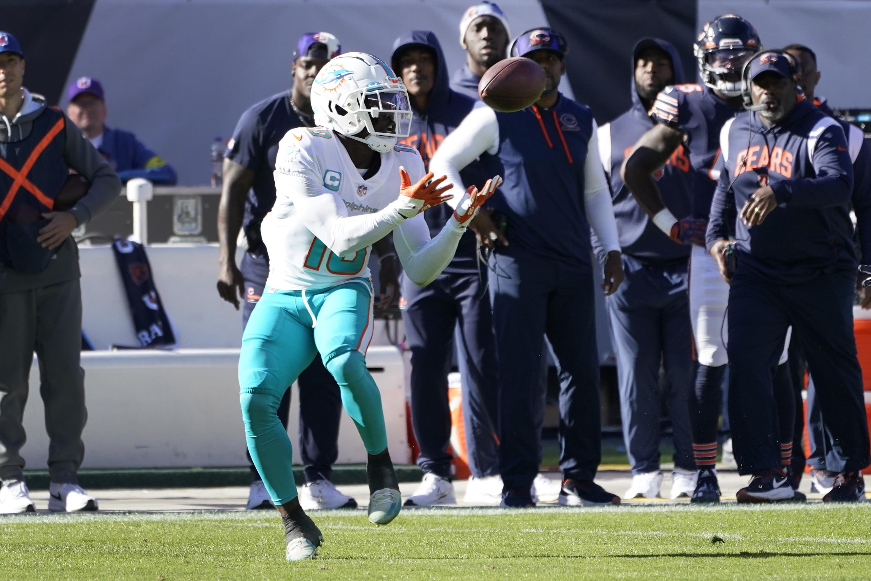 Tyreek Hill, Dolphins success shows value of elite WRs | AP News