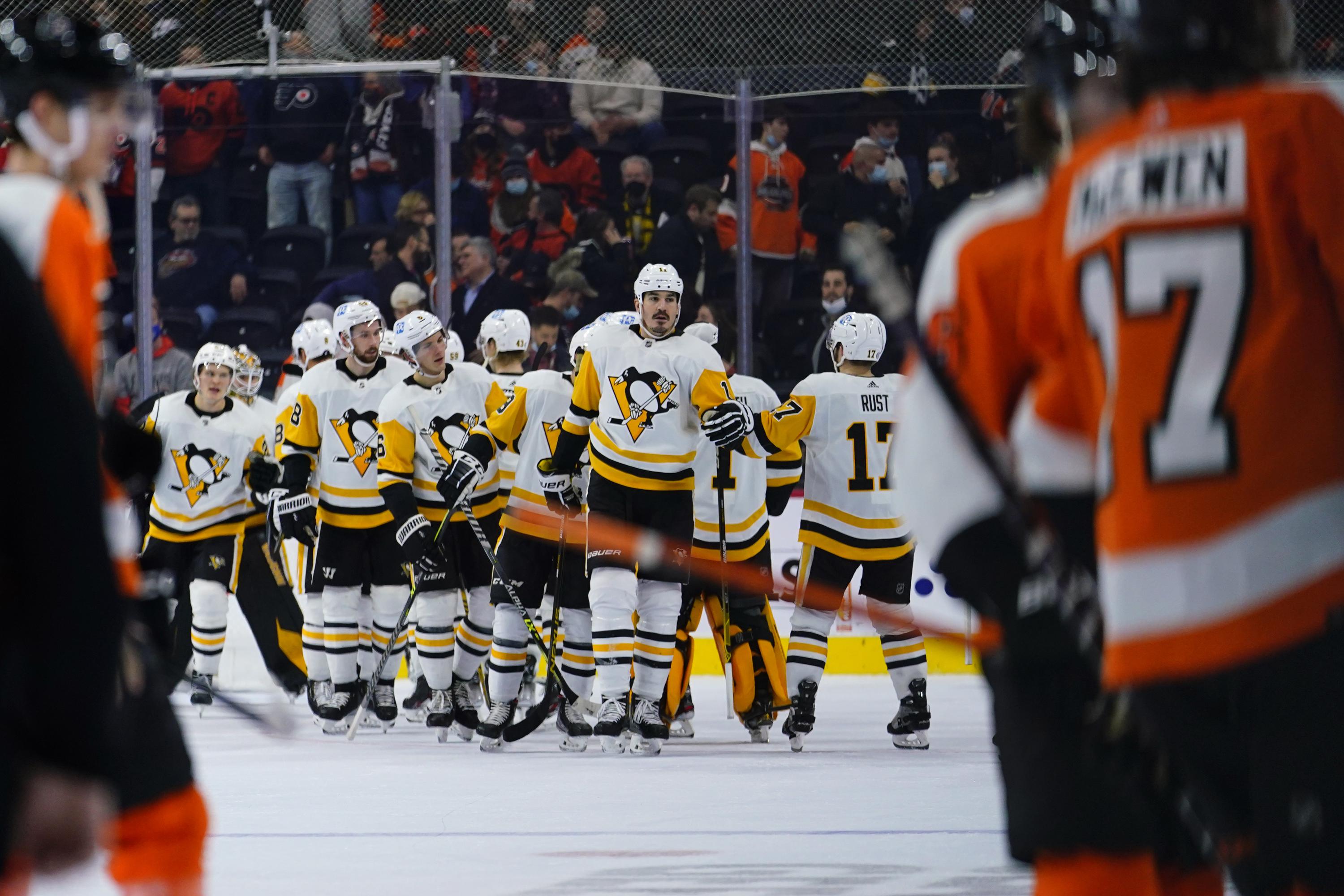 Penguins win 10th straight, rip Flyers 6-2 | AP News