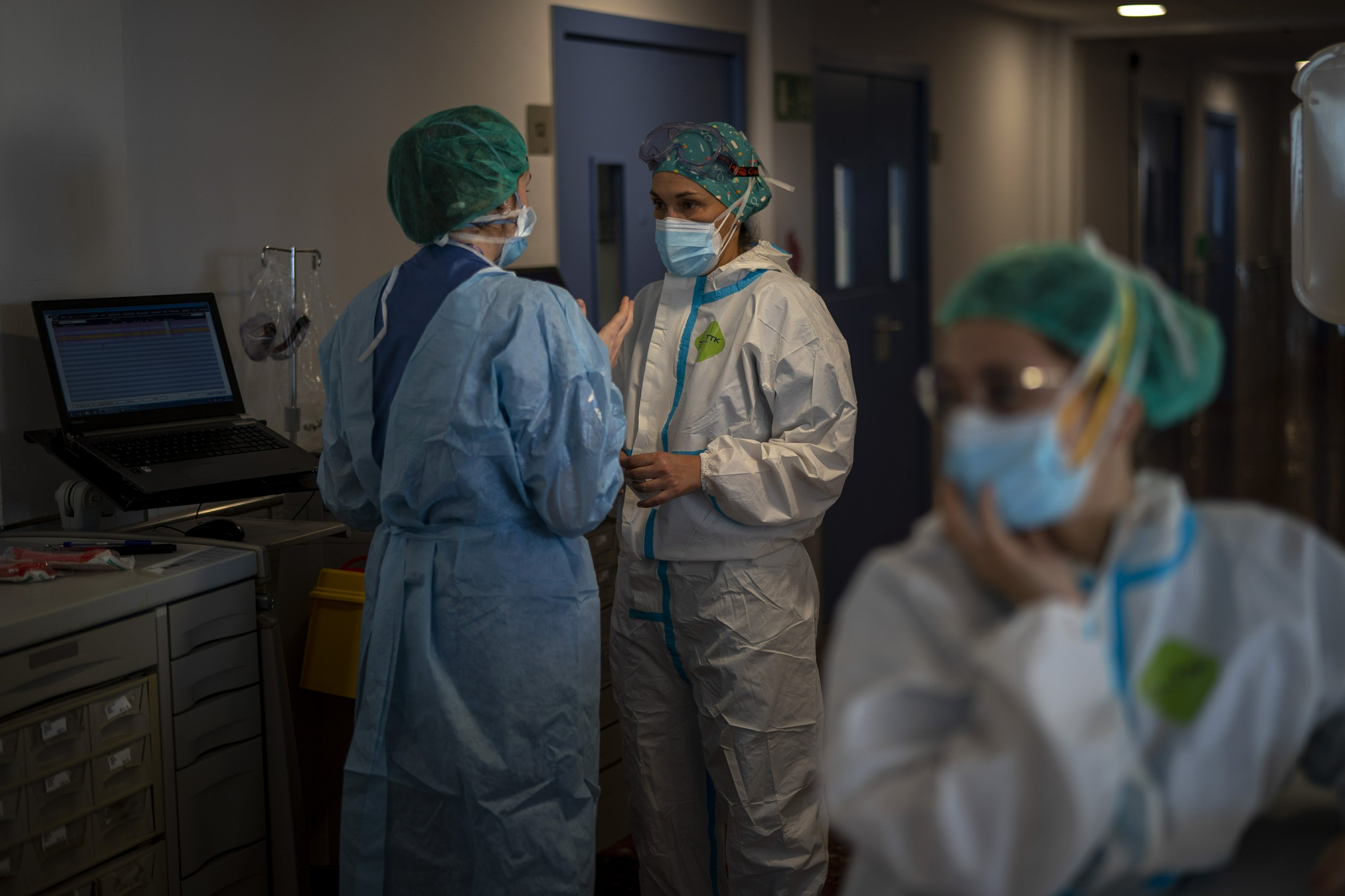 AP Photos: Spanish nurses witness grim solitude of COVID-19 | AP News