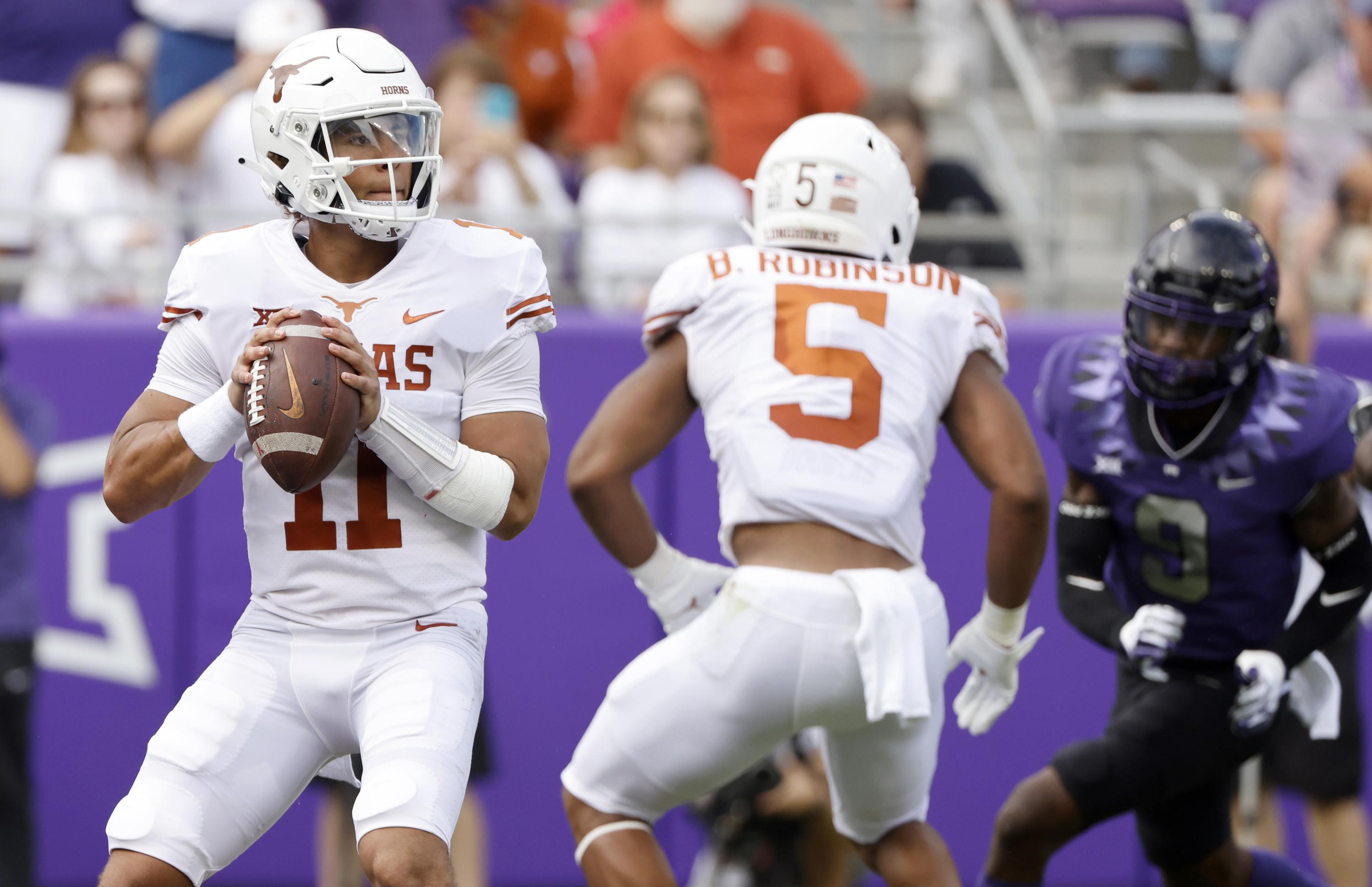 Ex-Oklahoma QB Thompson's son leads Texas into rivalry game | AP News