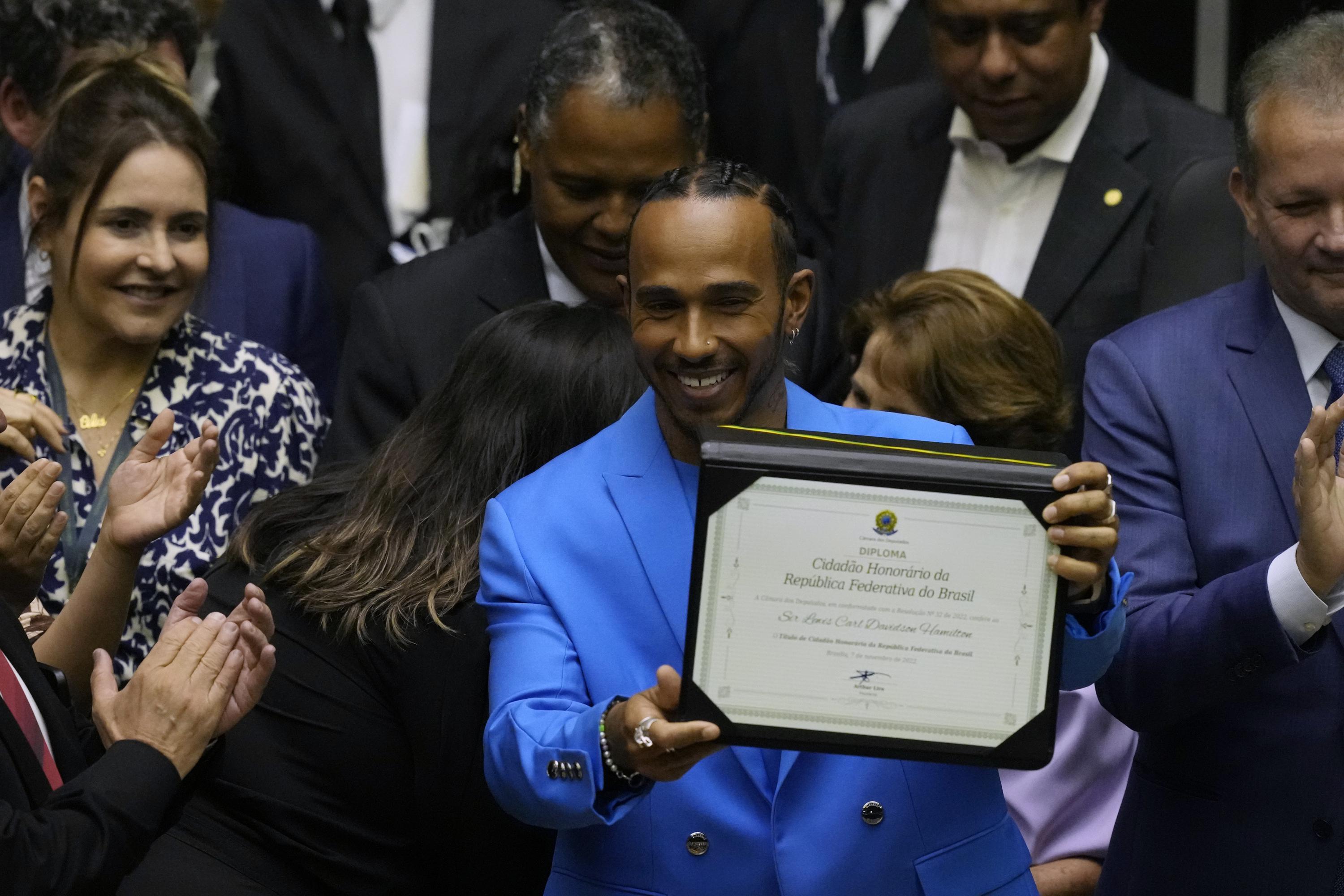 Hamilton es ciudadano honorario de Brasil previo a carrera | AP News