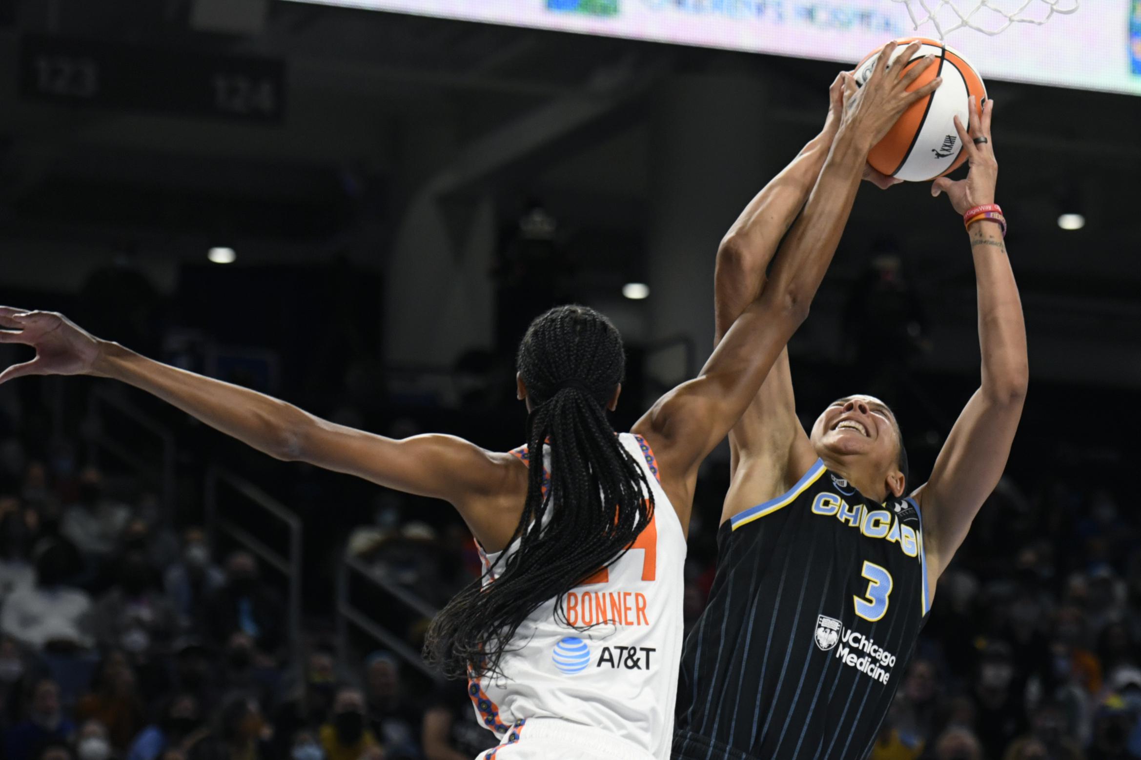 Chicago beats Connecticut 79-69, heads to WNBA Finals | AP News