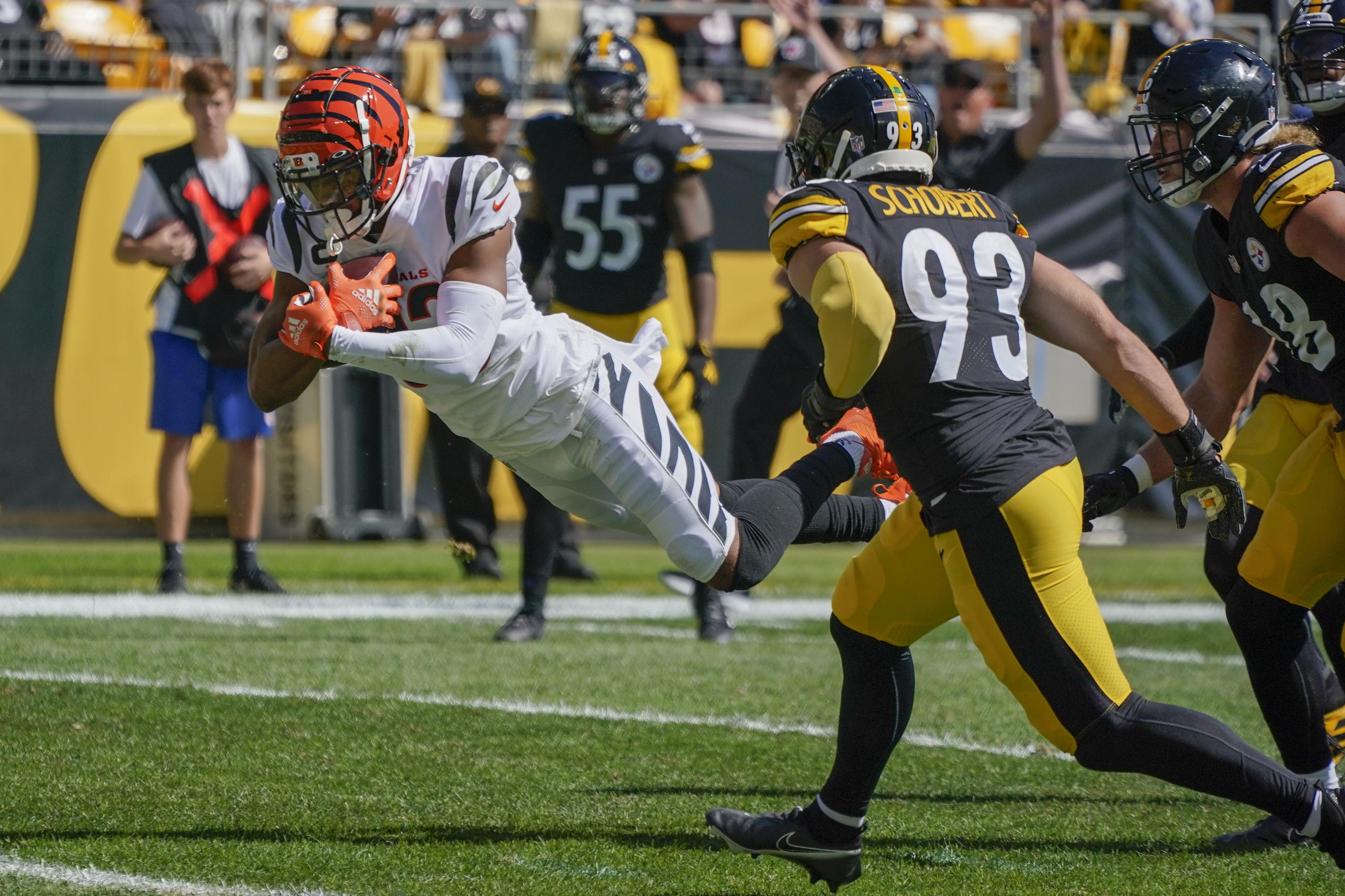 Burrow throws 3 TDs, Bengals drop listless Steelers 24-10 | AP News