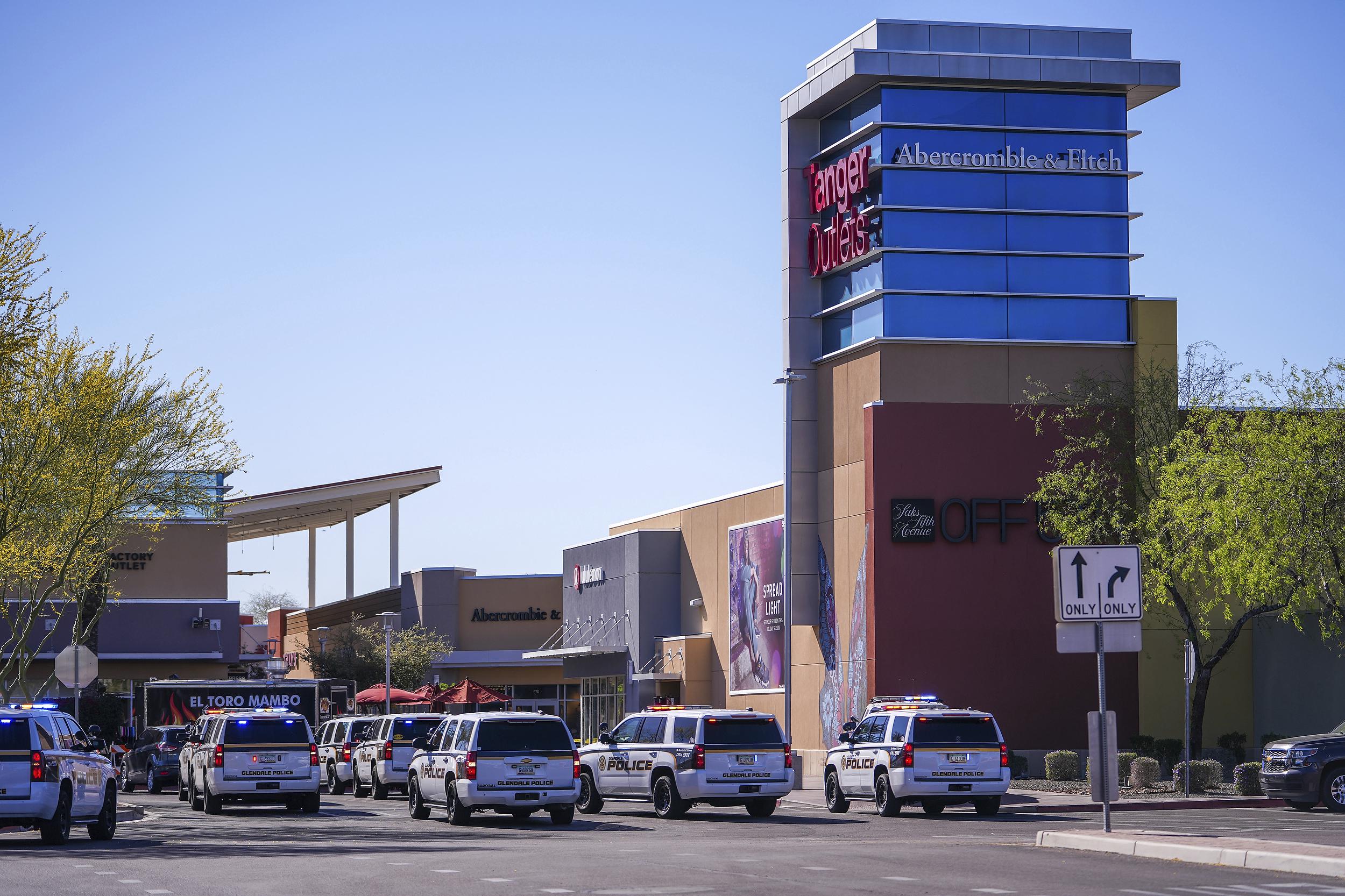 Armed teens fighting led to Arizona outlet mall shooting | AP News