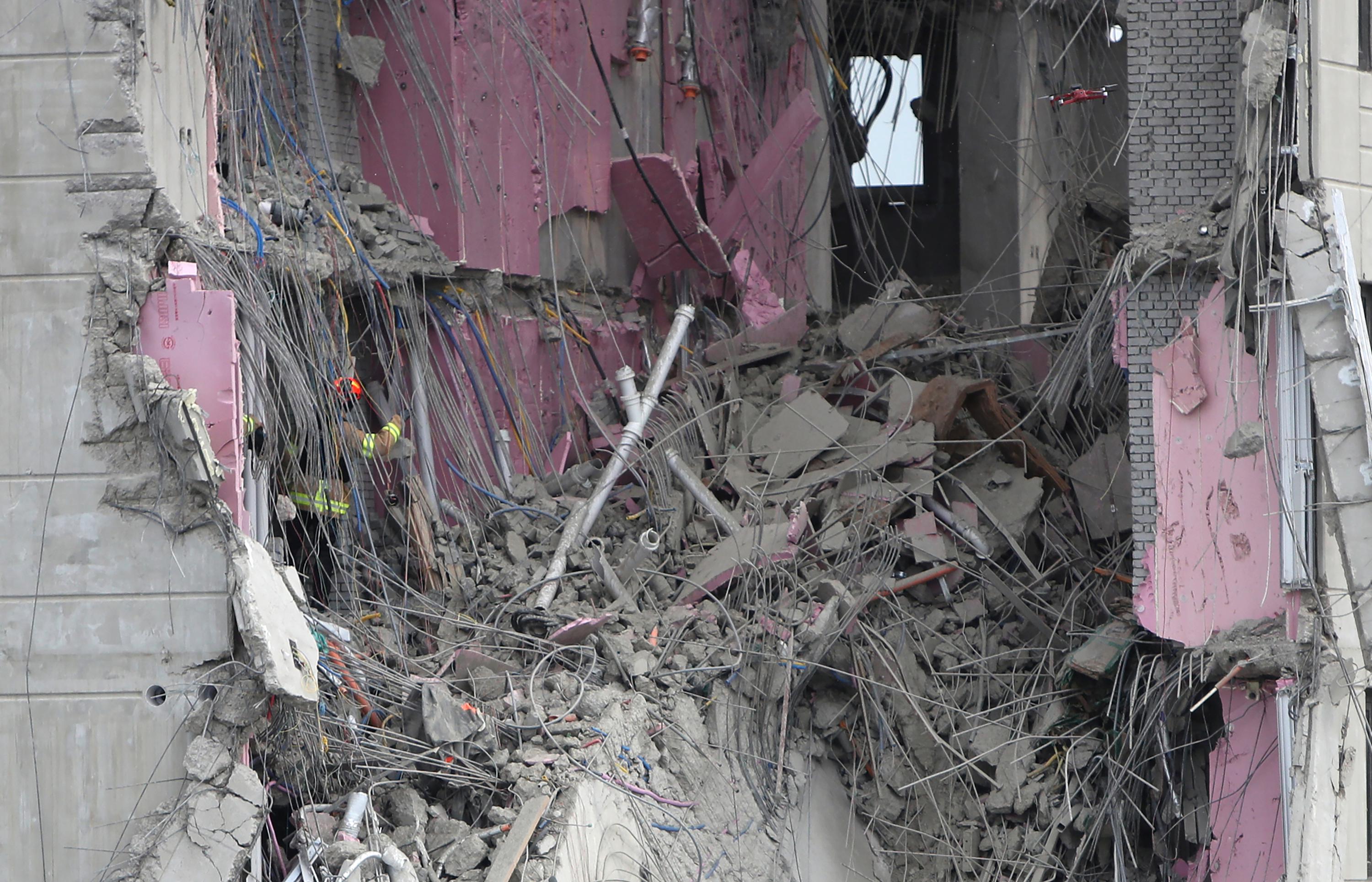 S.Korean rescuers locate man at collapsed construction site | AP News