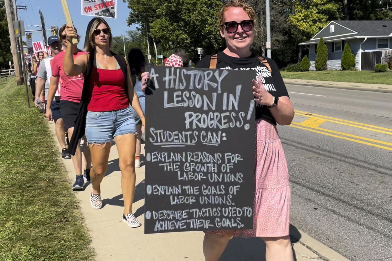 Columbus students returning after striking teachers ink deal | AP News