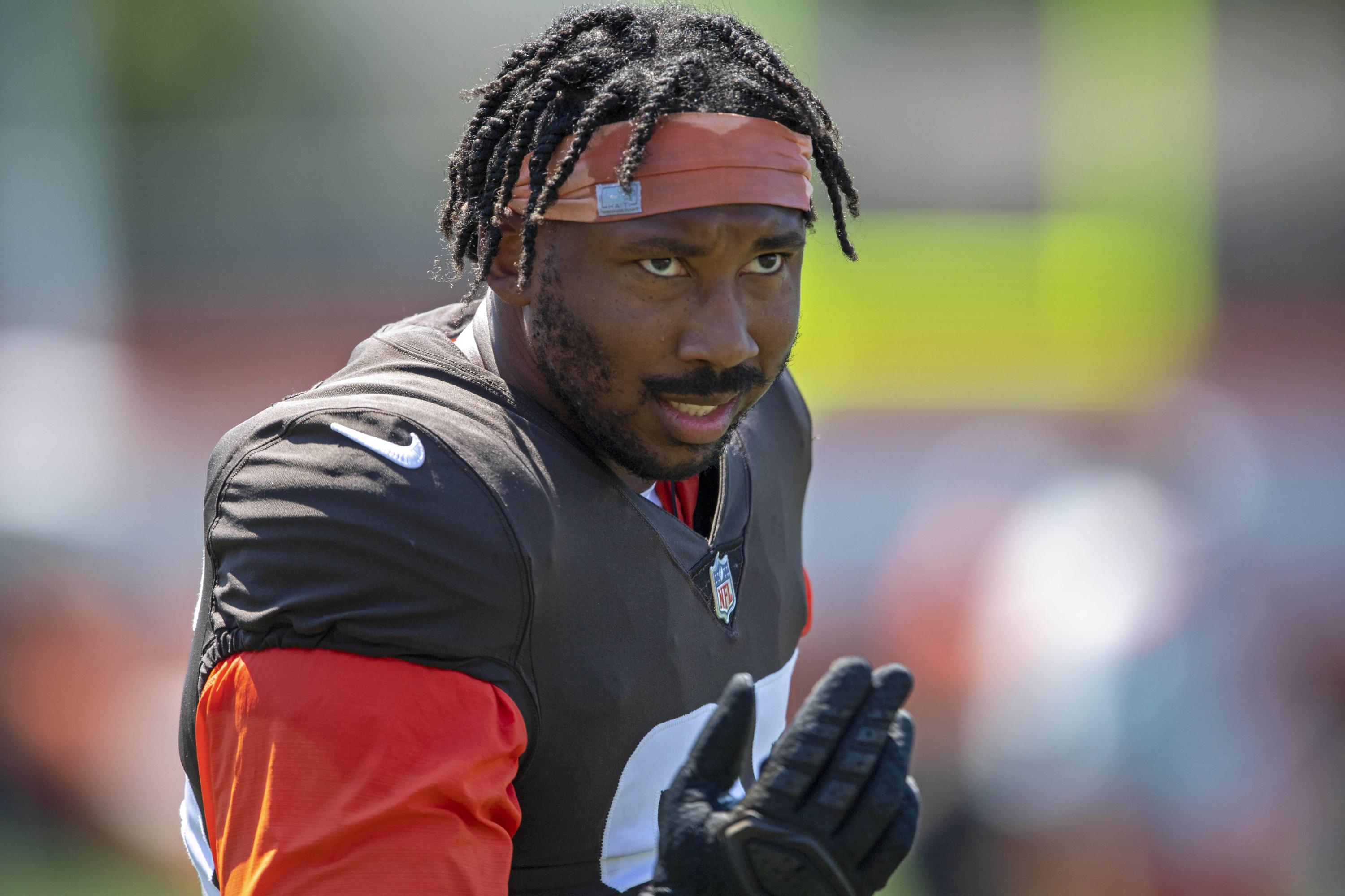 Browns star Garrett out with hamstring injury, Walker back | AP News