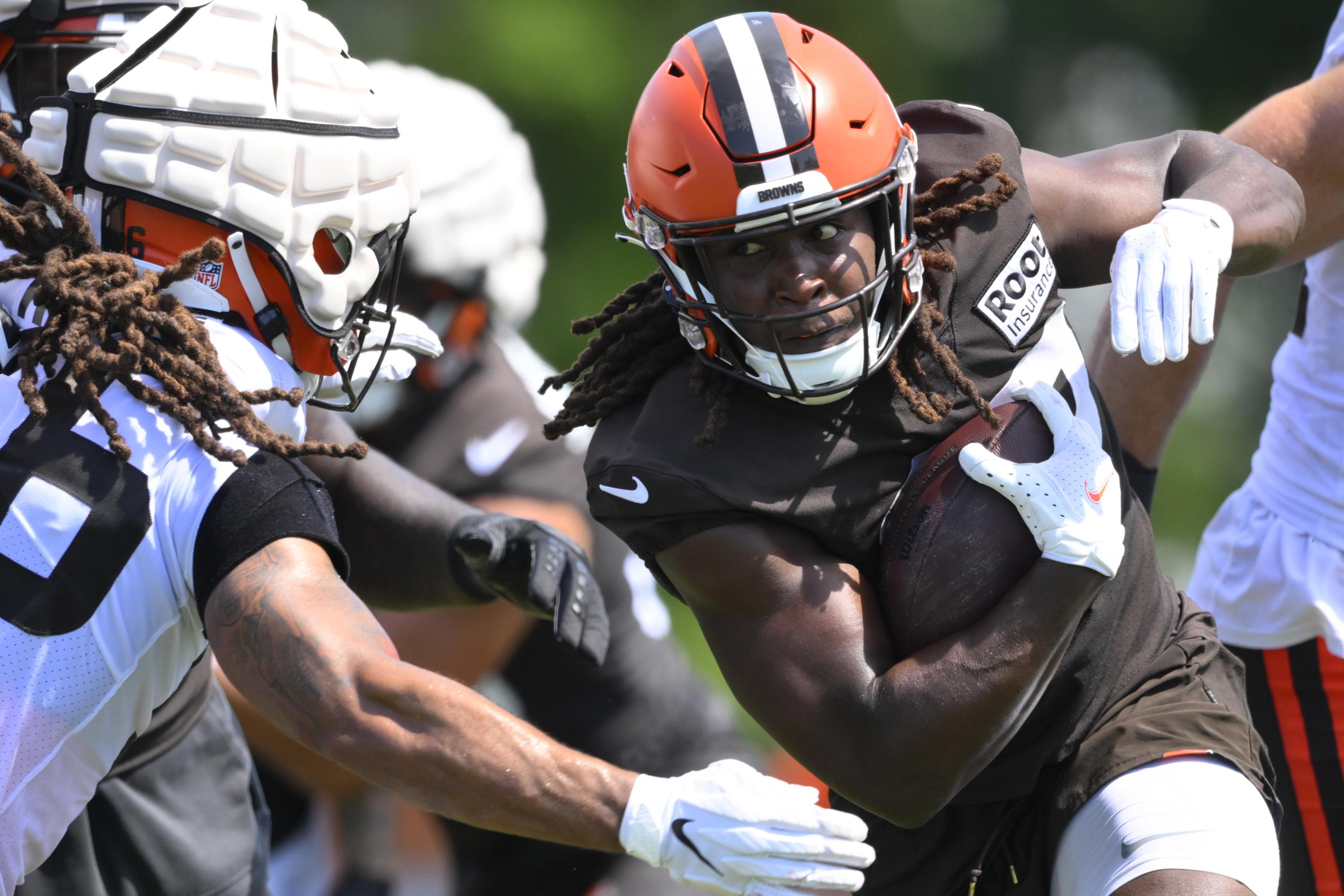 Kareem Hunt pide a los Browns una extensión de contrato | AP News