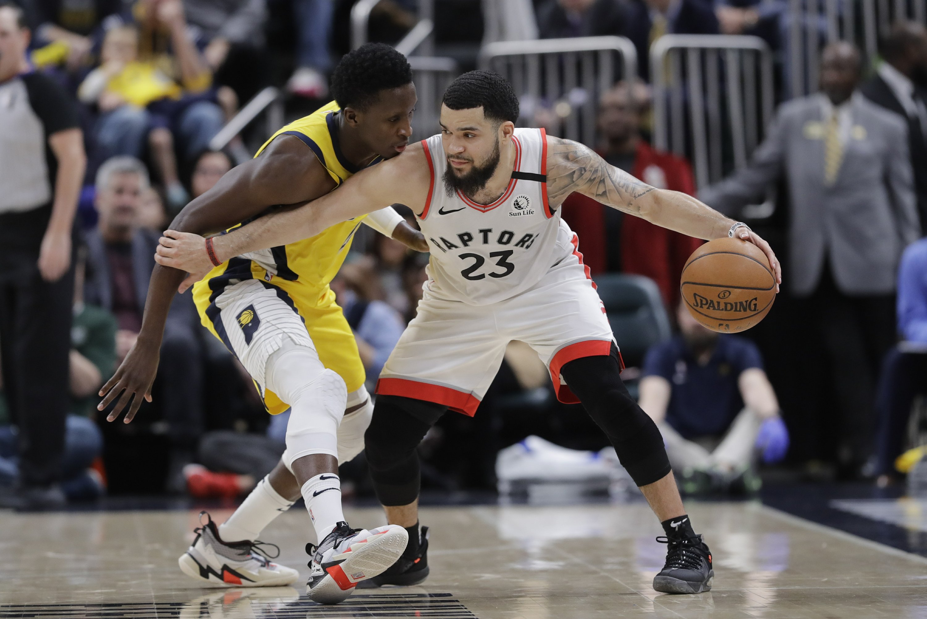 Raptors ganan 115-105 y logran marca de 13 victorias al hilo | AP News