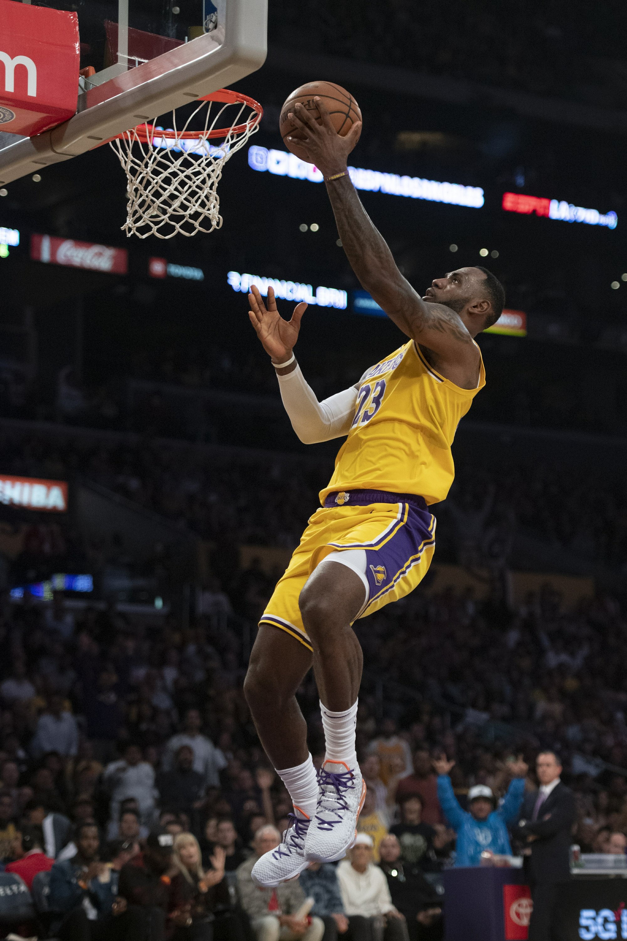 AD has 40 points, 20 rebounds in Lakers win over Grizzlies | AP News