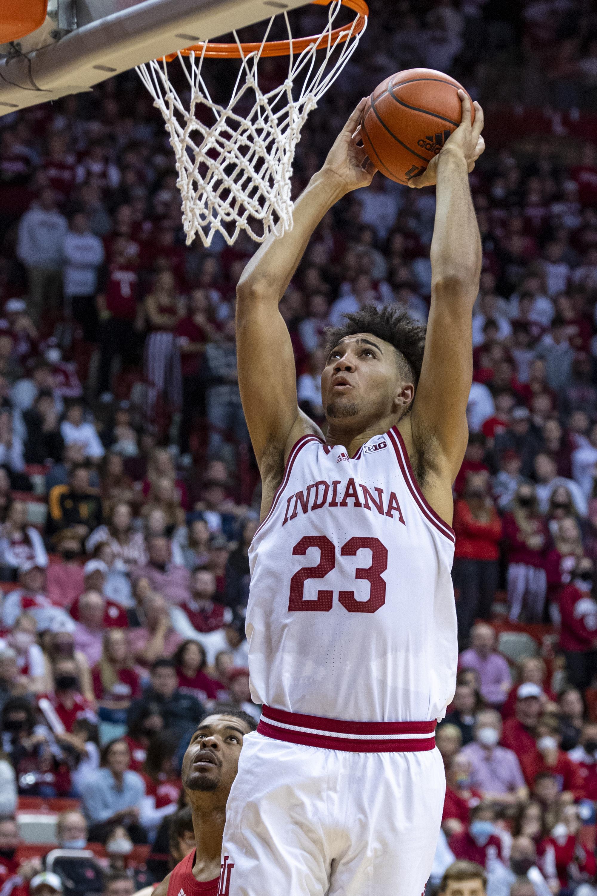 Jackson-Davis, Bates lead Indiana in Big Ten opener, 68-55 | AP News