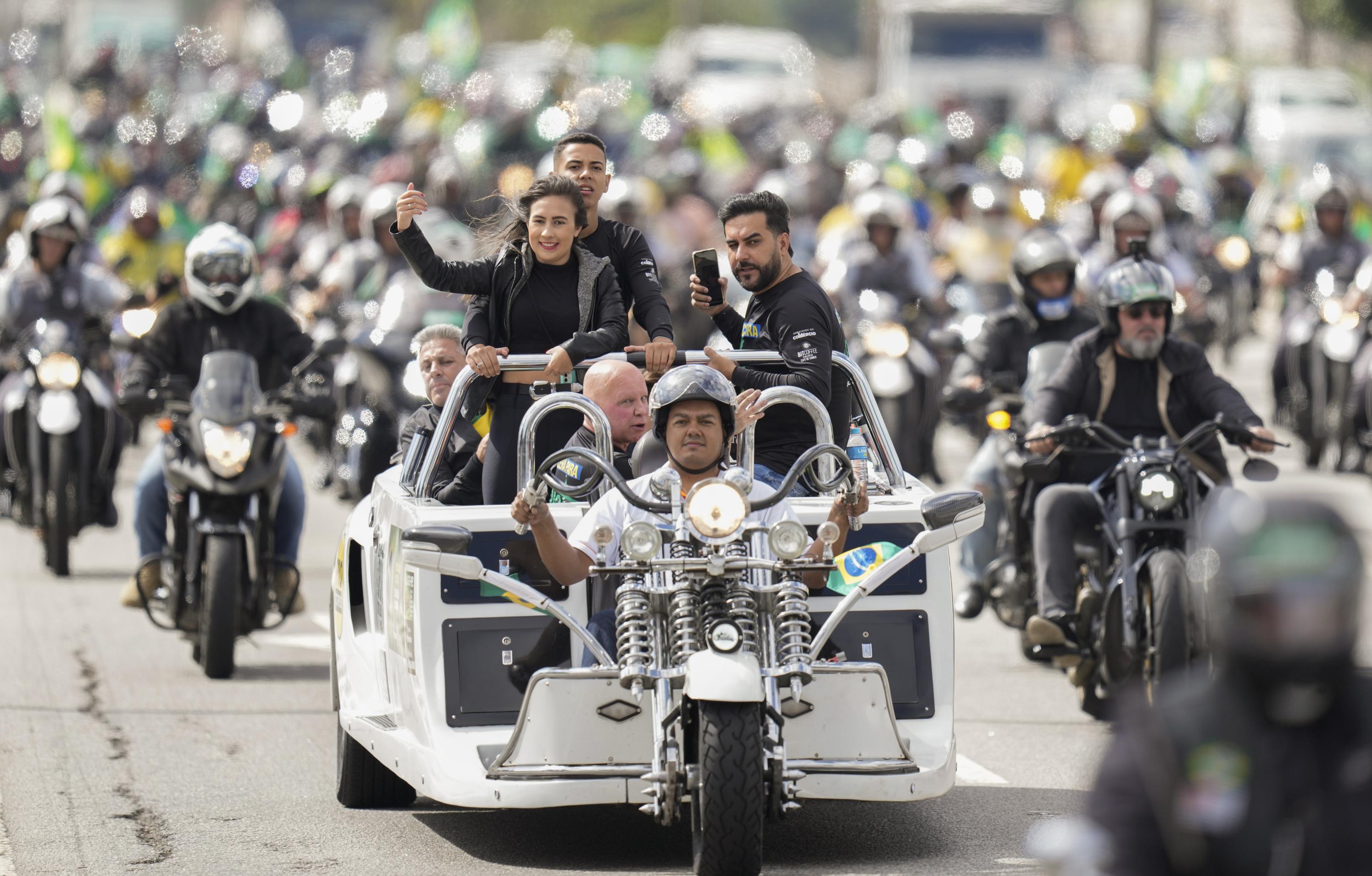 Bolsonaro seeks to rev up his support with motorcycle rally | AP News
