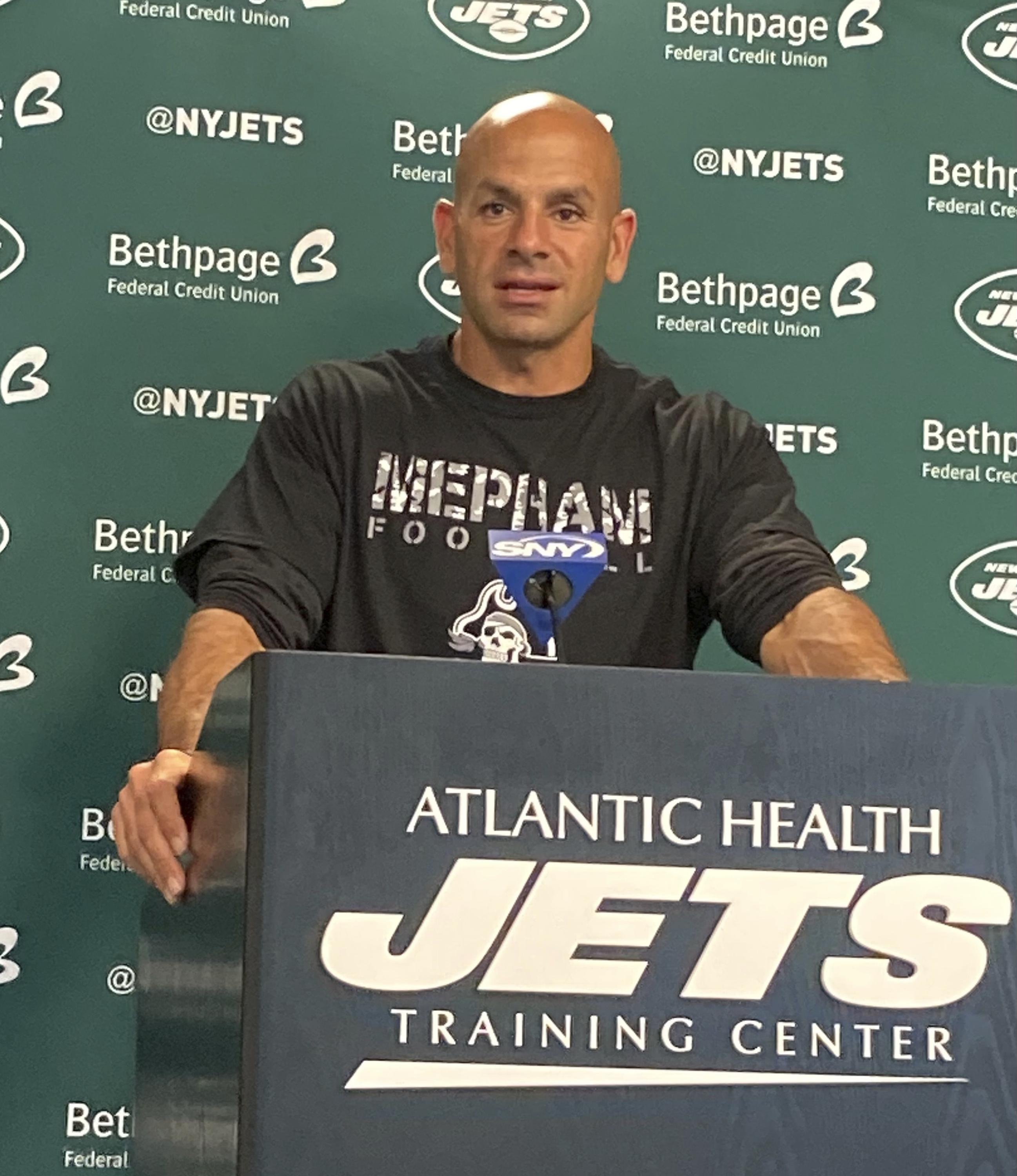 Titans and Hall of Famers to honor the late Bum Phillips | AP News