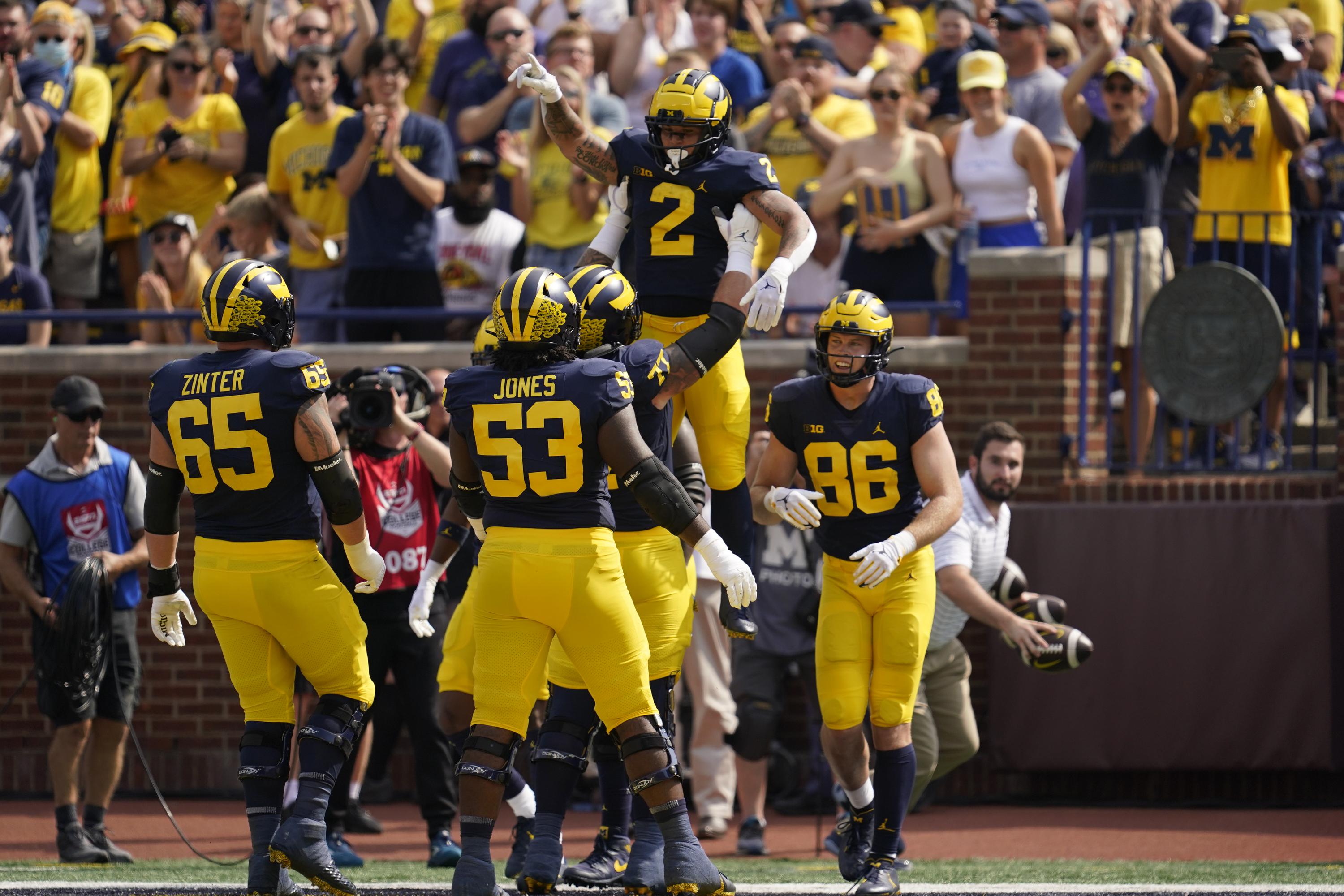 Corum scores 5 TDs, No. 4 Michigan routs Connecticut 59-0 | AP News
