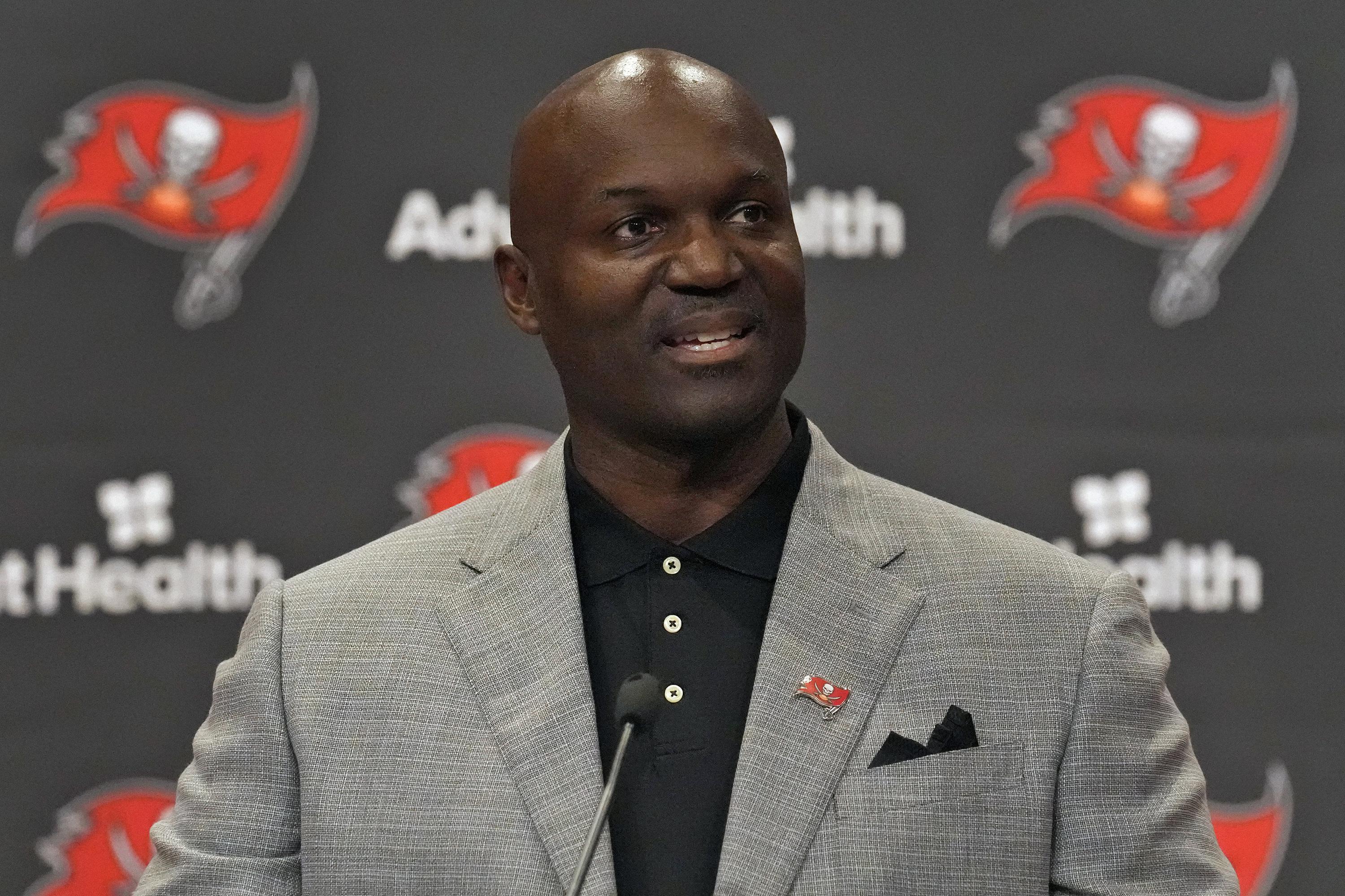 Bowles no dudará en tomar decisiones ofensivas con Bucs | AP News