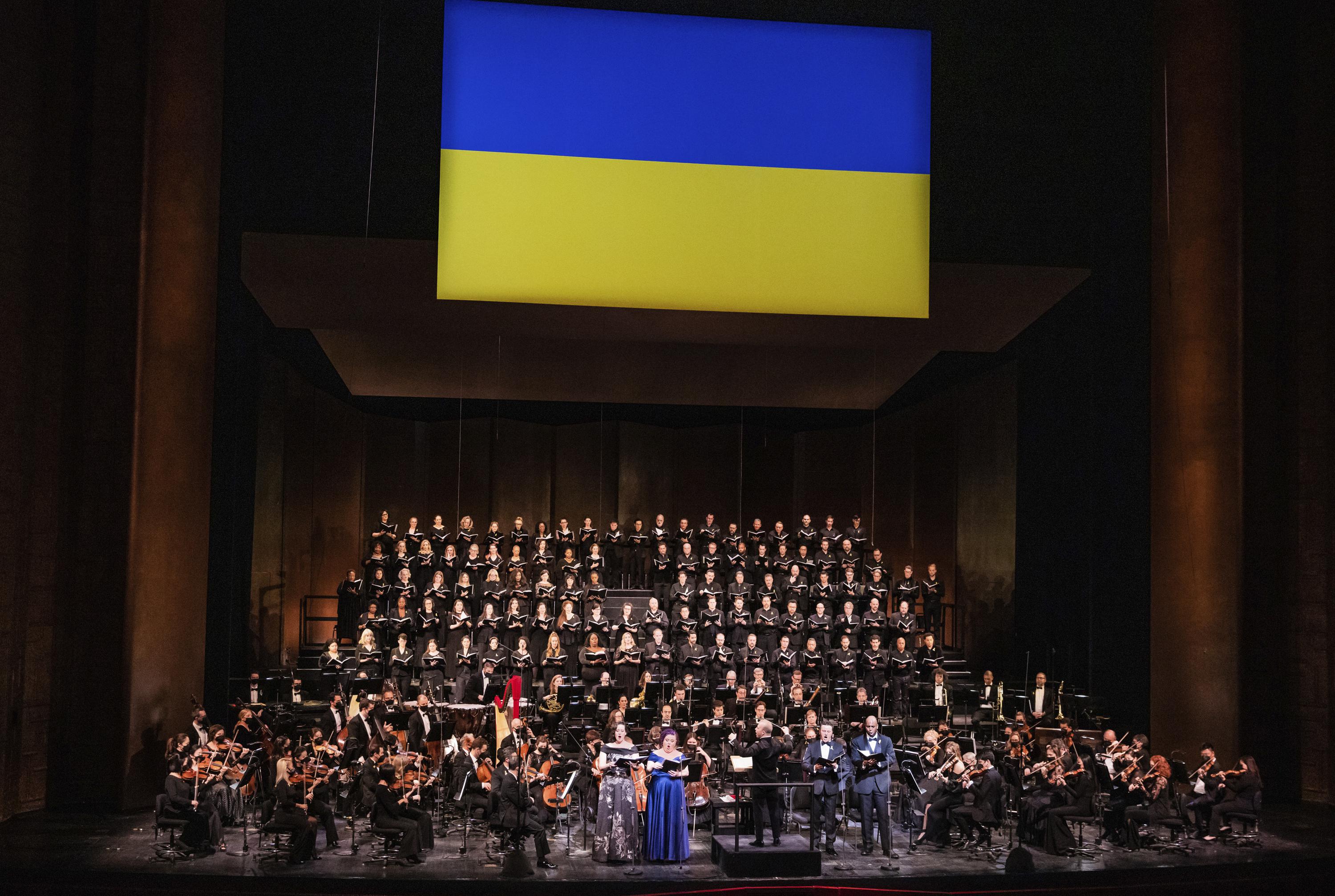 Metropolitan Opera holds special benefit concert for Ukraine | AP News