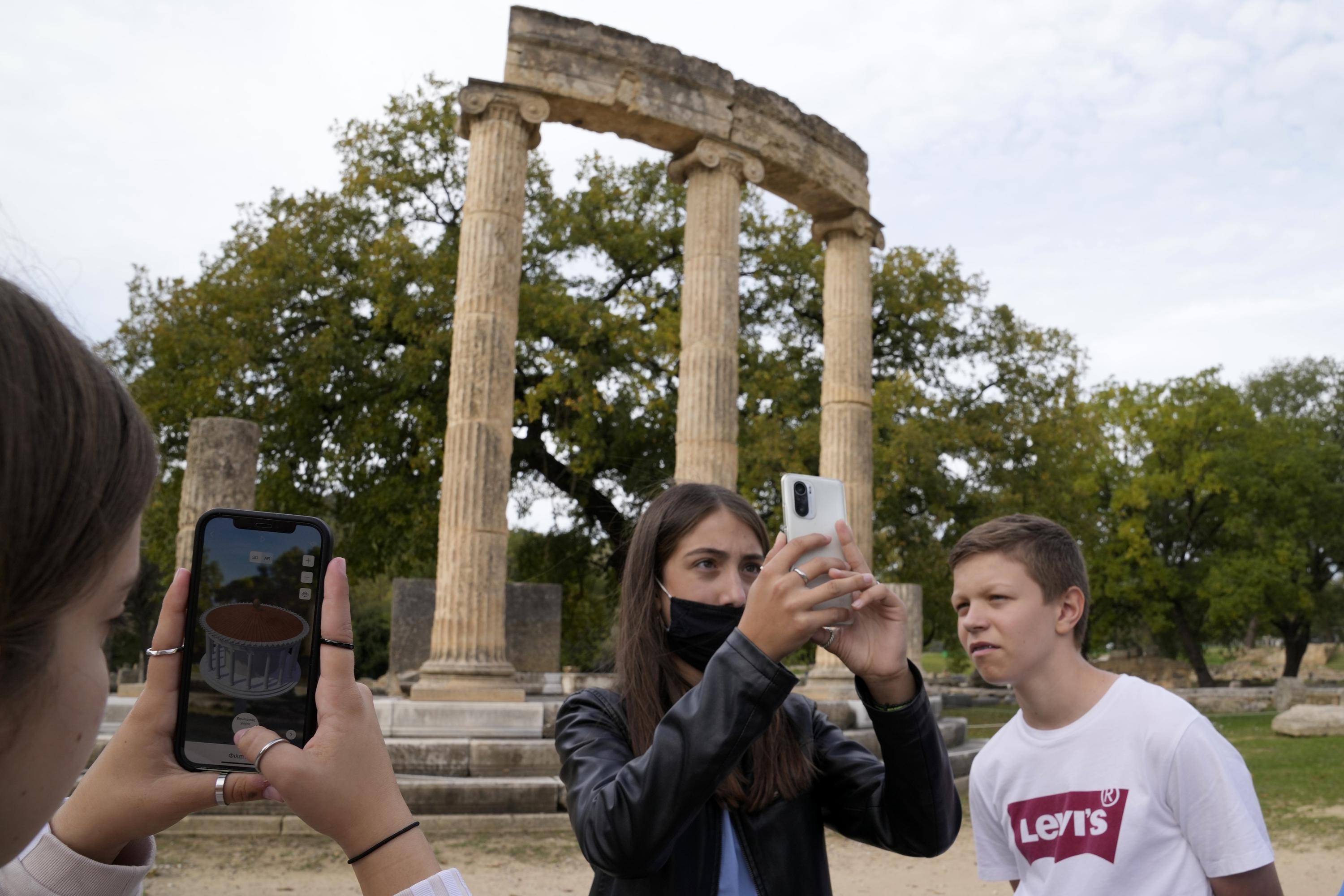 Augmented reality project brings Olympics birthplace to life | AP News