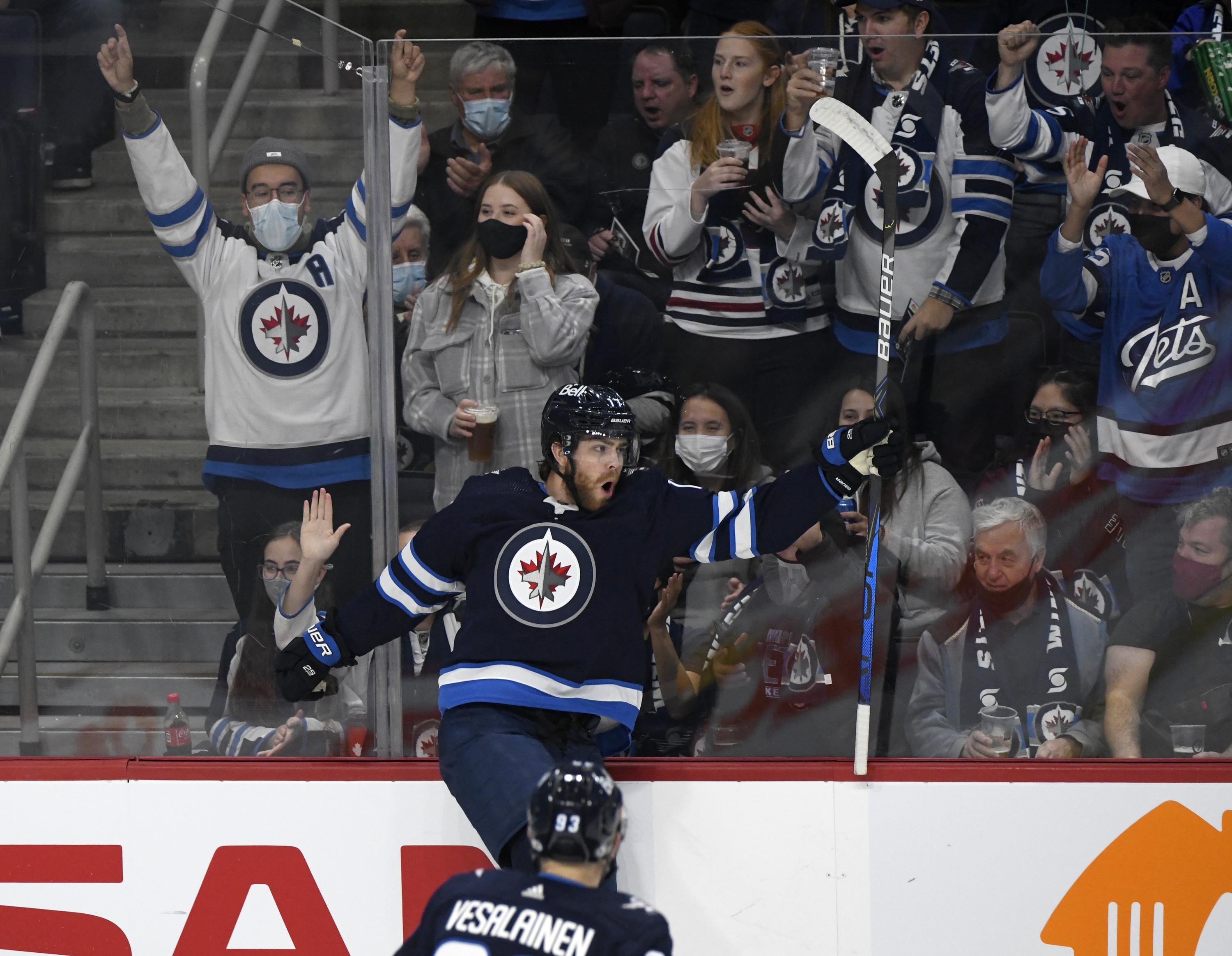 Stastny scores twice, Jets hold off Predators 6-4 | AP News