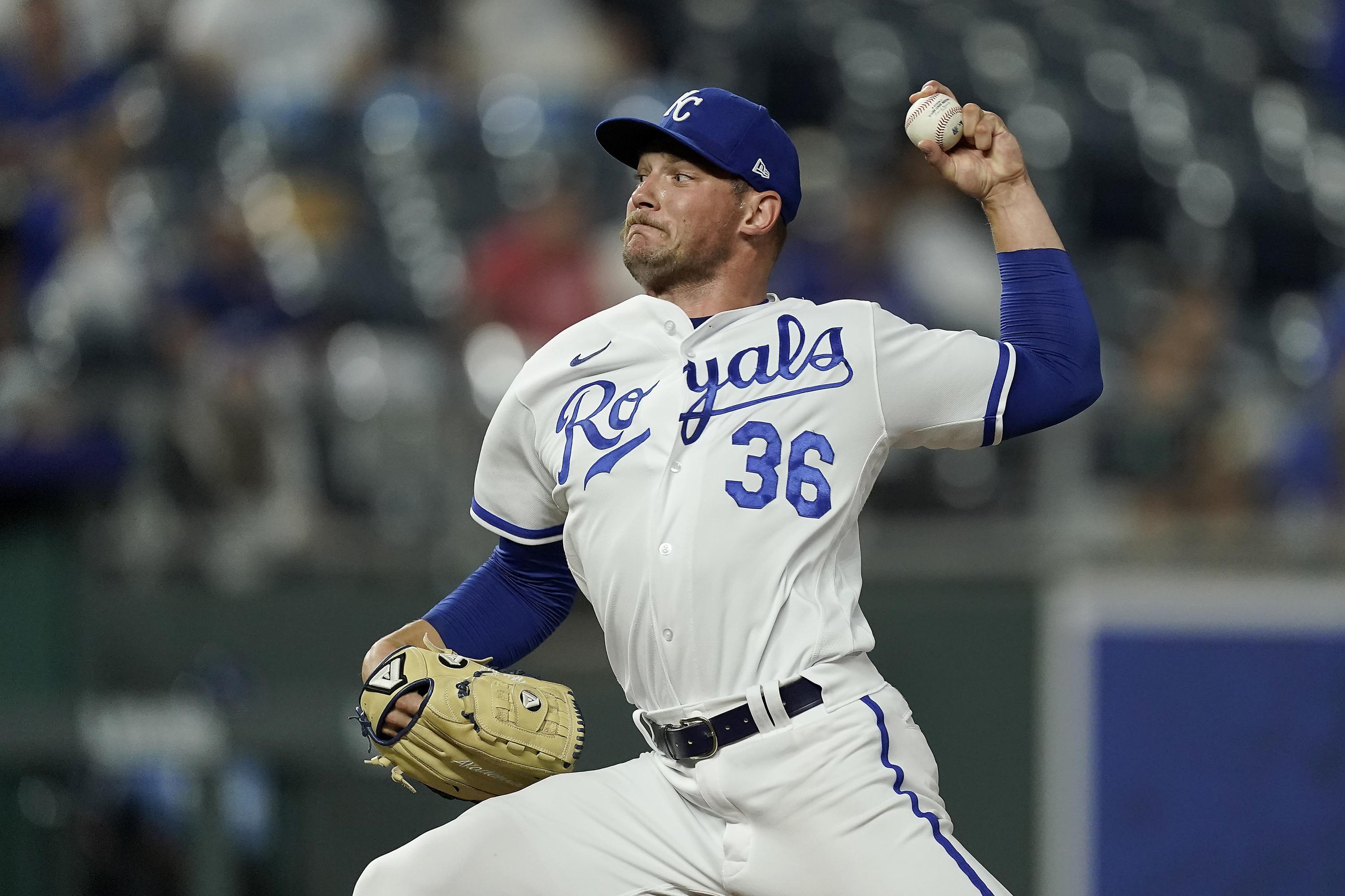 Cardinals acquire LHP Misiewicz from Royals for cash | AP News