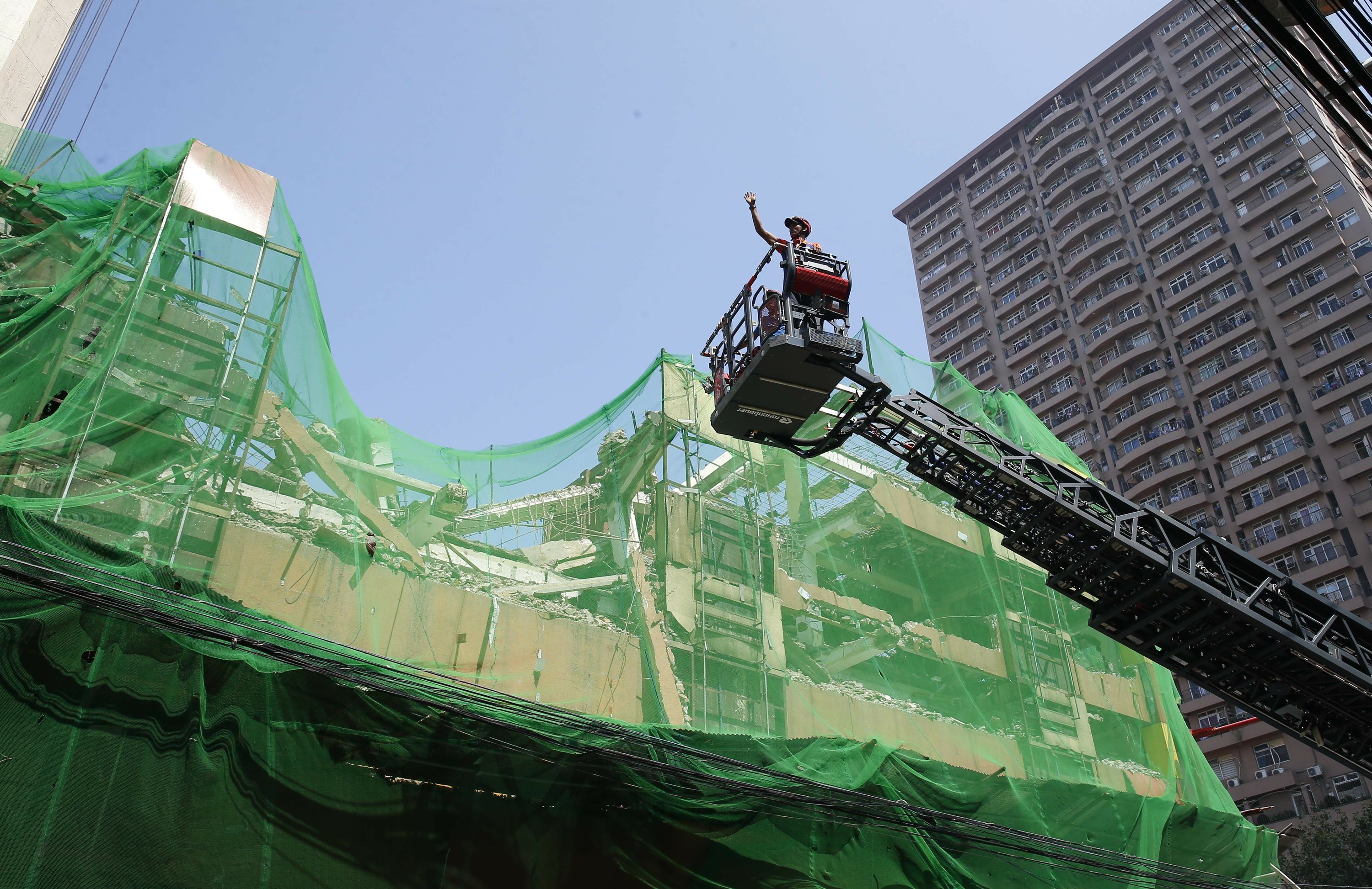 2 killed in collapse of Manila hotel being demolished | AP News
