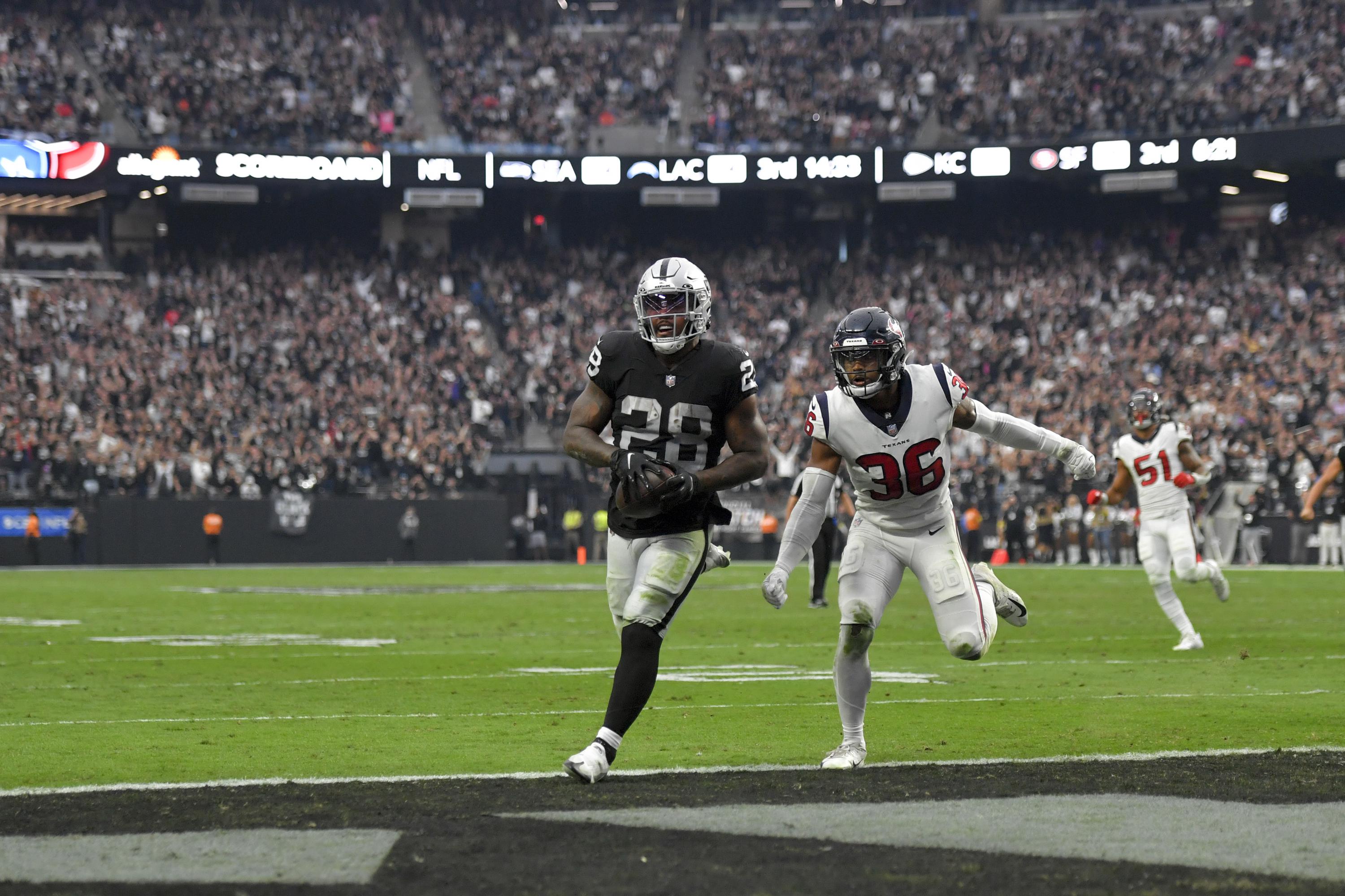 Jacobs brilla por Raiders, que se imponen 38-20 a Texans | AP News