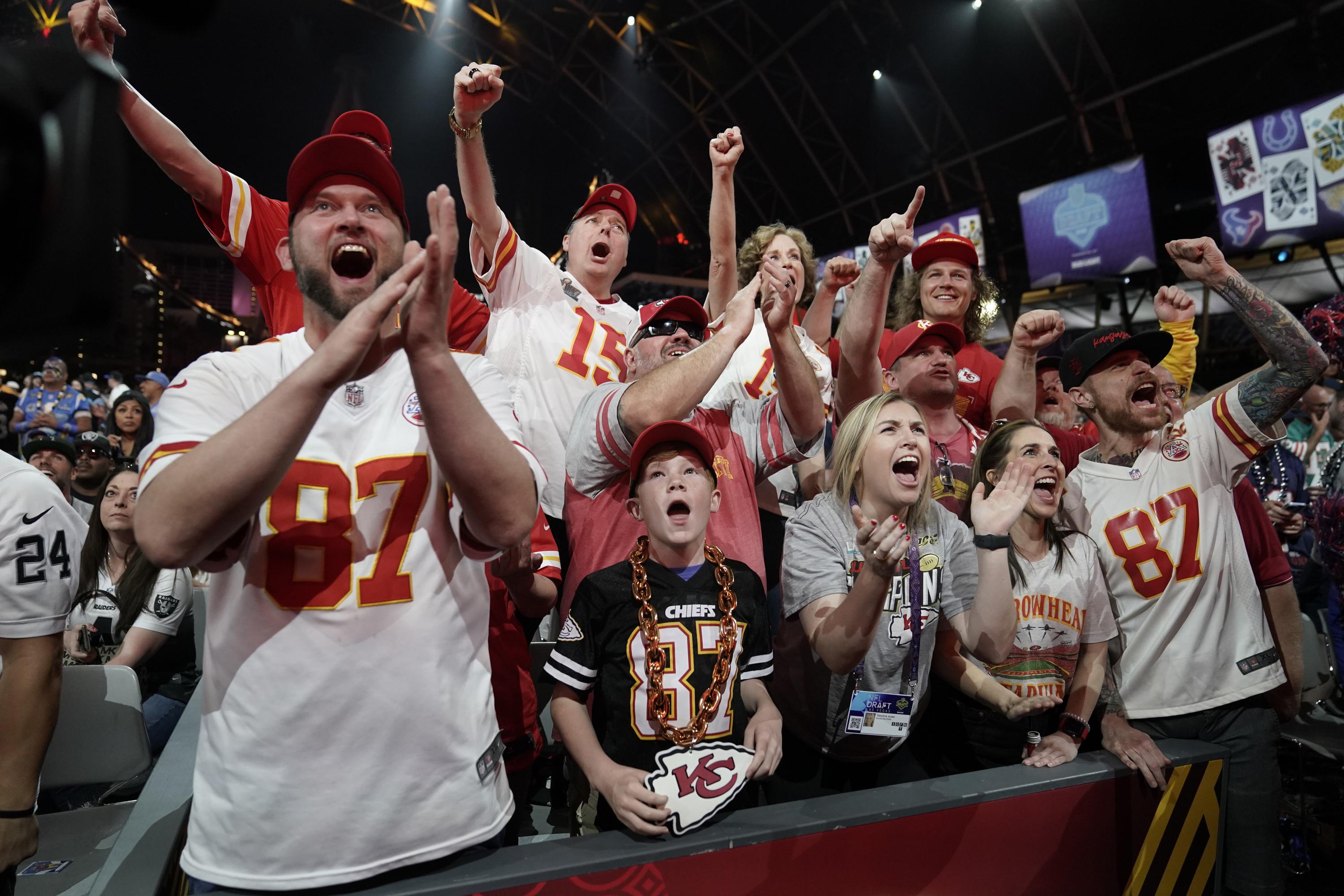 Chiefs shore up defensive shortcomings during NFL draft | AP News