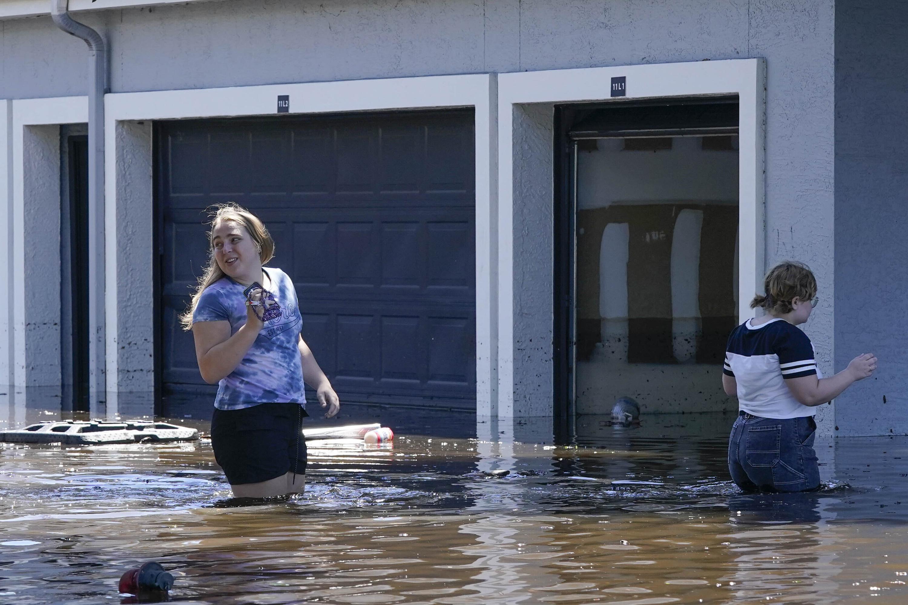 After Ian, Florida college students left homeless by floods | AP News